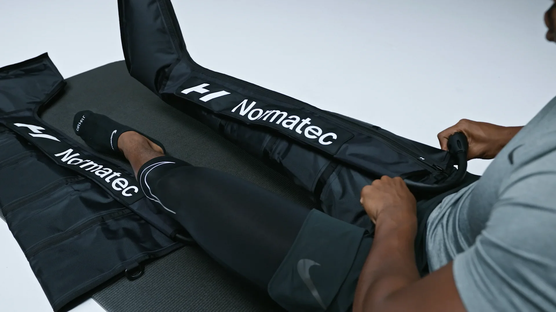 How to operate the Hyperice Normatec 3 - Legs