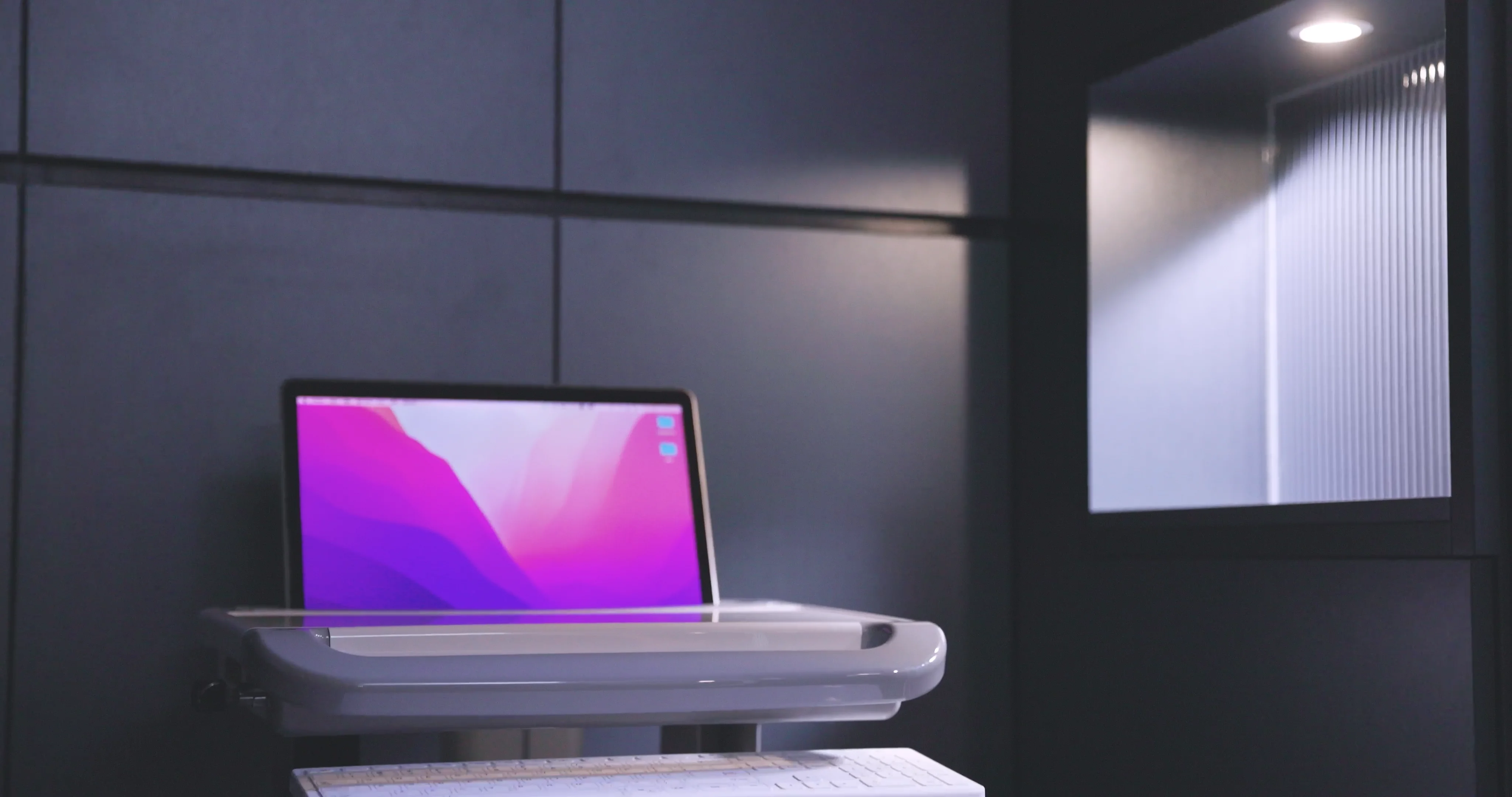 Smart Laptop Mobile Workstation Cart (with Text) on Vimeo