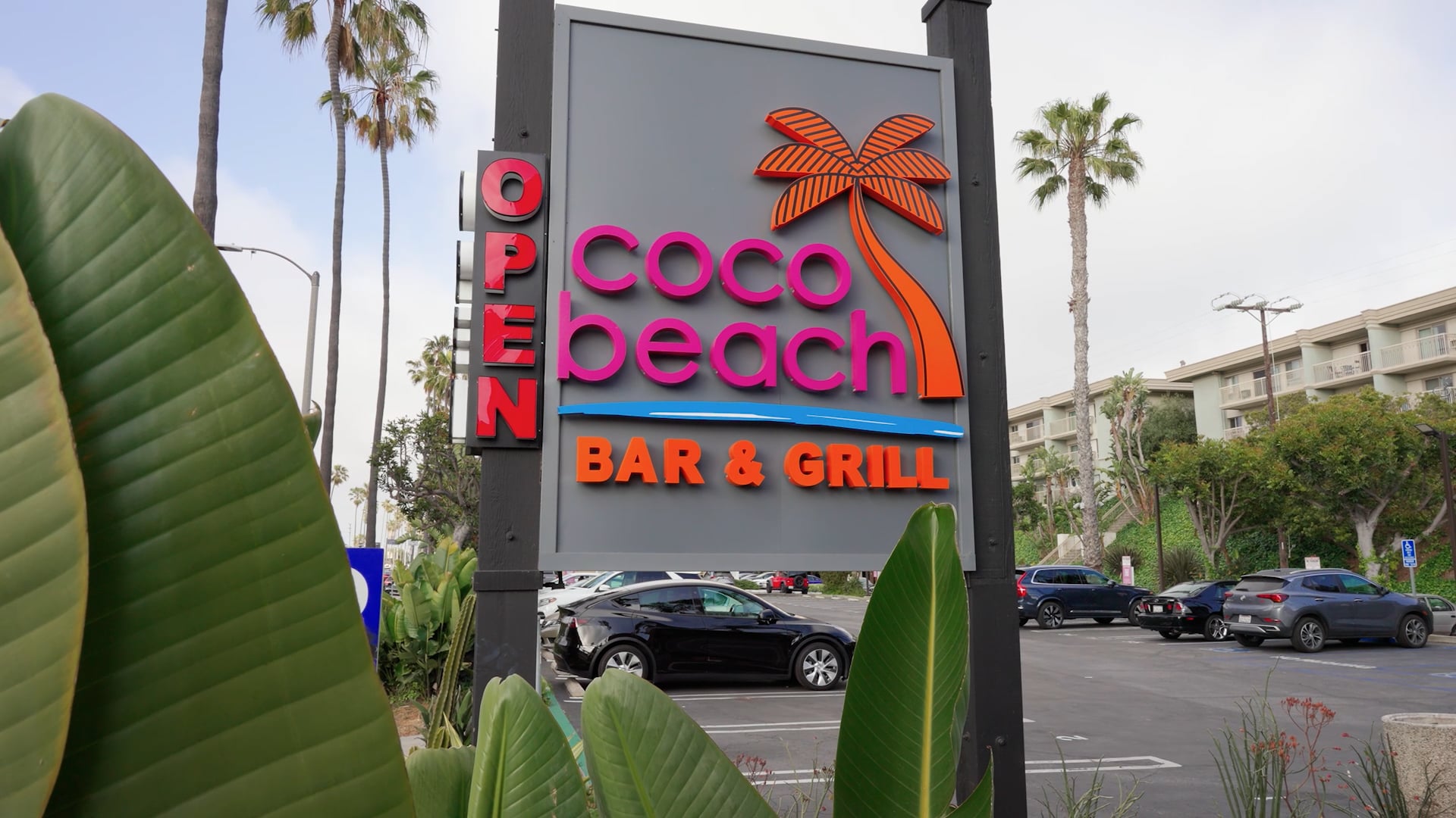 Coco Beach Bar & Grill - Beachside Restaurant and American Cuisine