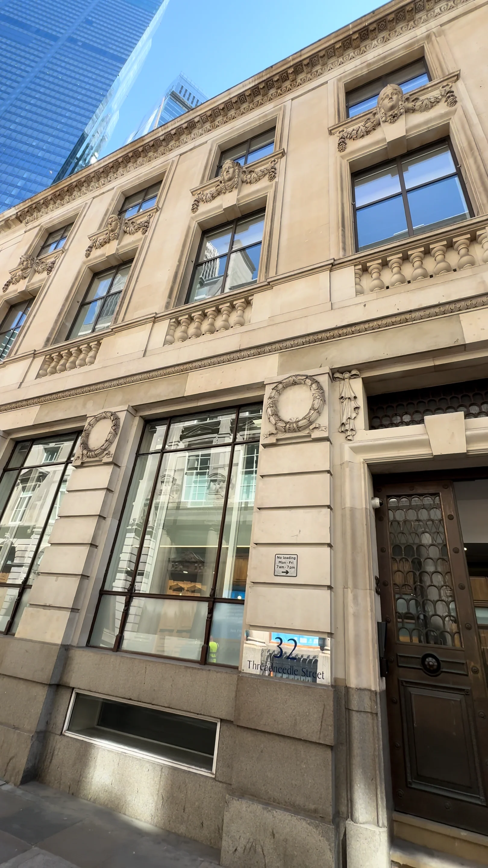 Boutique. Co - Threadneedle Street Guided Tour with Adam