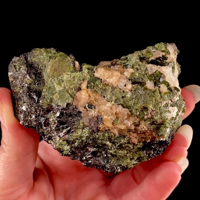 Hedenbergite var: Manganese-bearing Hedenbergite with Sphalerite ...