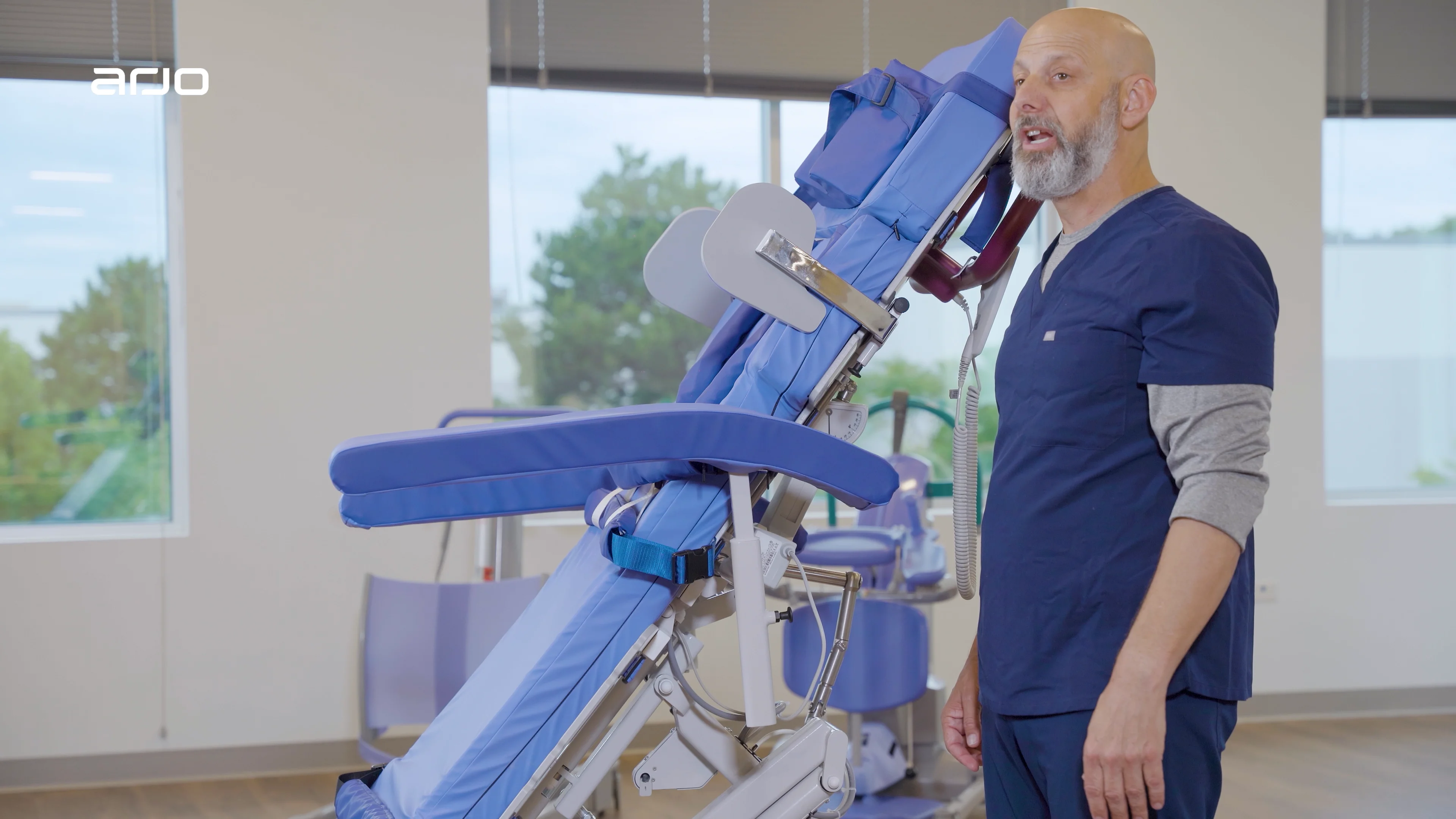 Arjo Sara Combilizer Demonstration "Adjust the arm support"