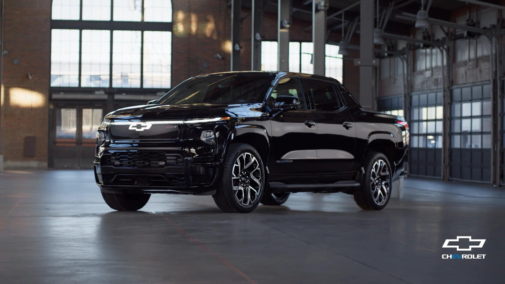 GVMS0343000H_UNSLATED_GM_MY24_Silverado EV_Owner Videos_Powerbase_16x9_V1