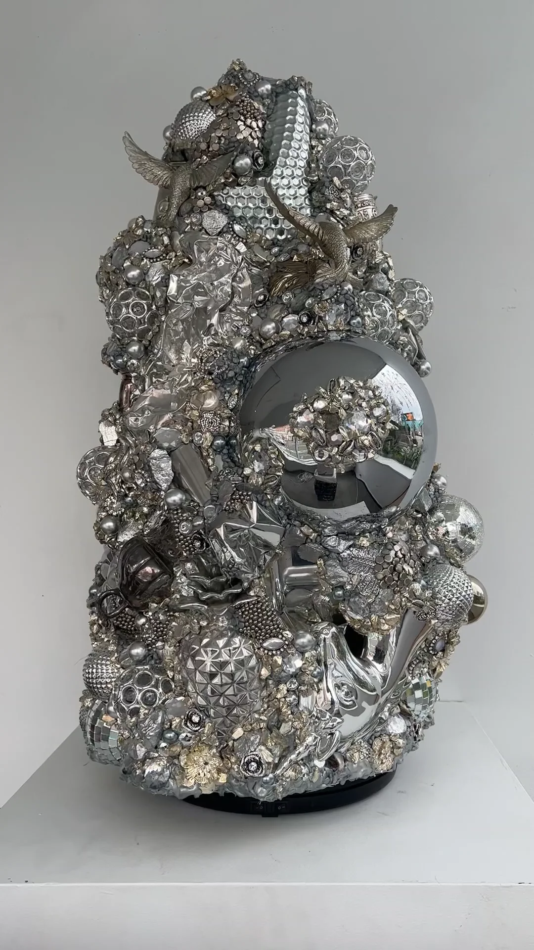 Jacob Leary_Hypertelic Process (B)70x46x42cm_mixed media_2024-video