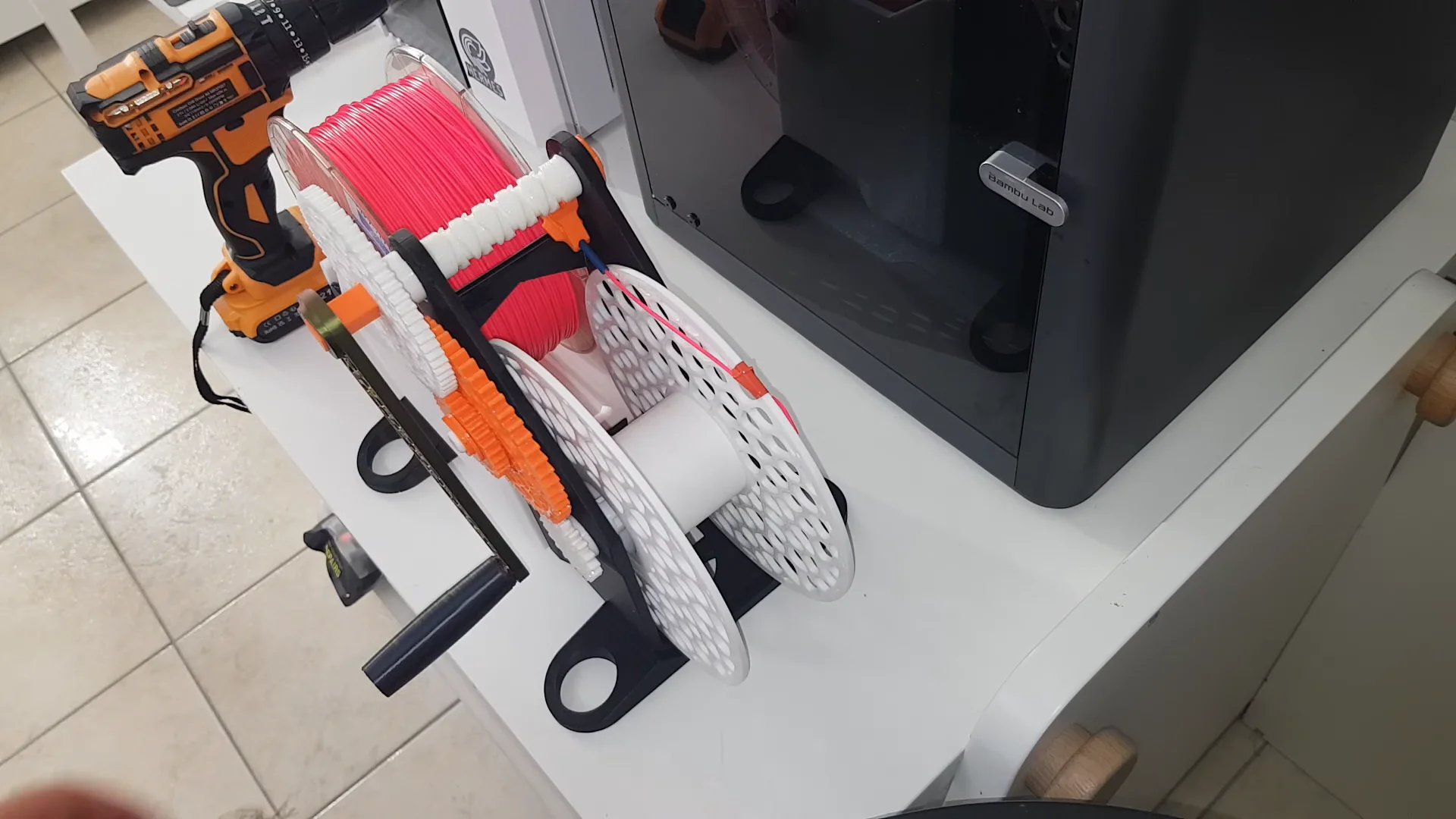 Split base spool winder