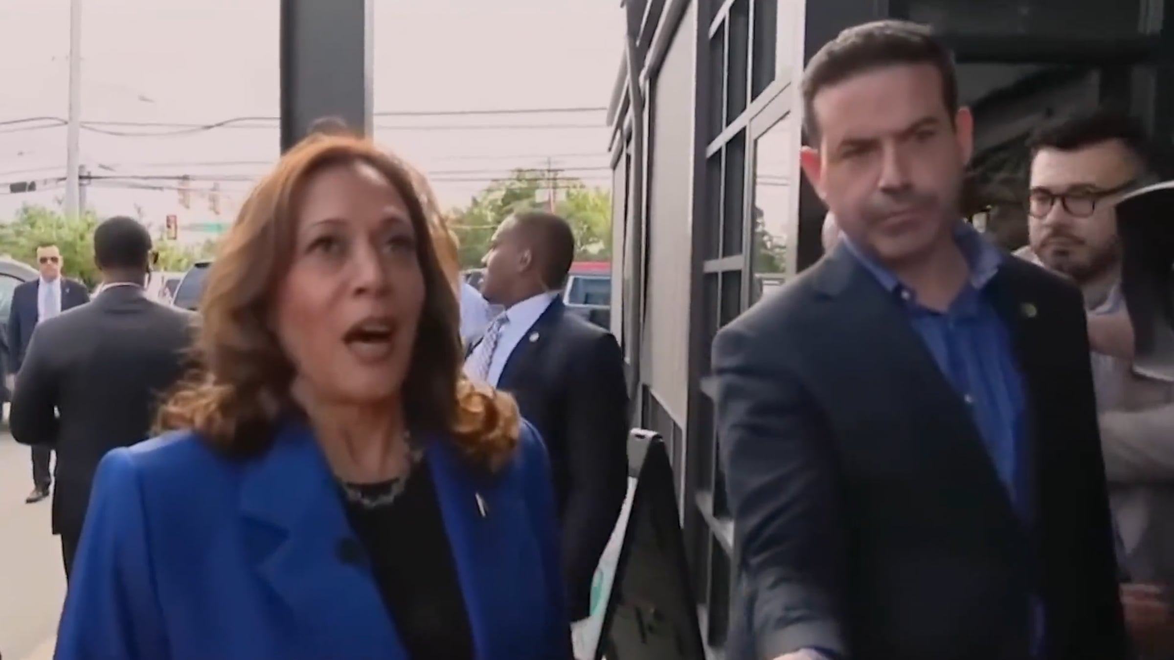 Press Gaggle: Kamala Harris Speaks to Reporters at a Bus Stop in ...