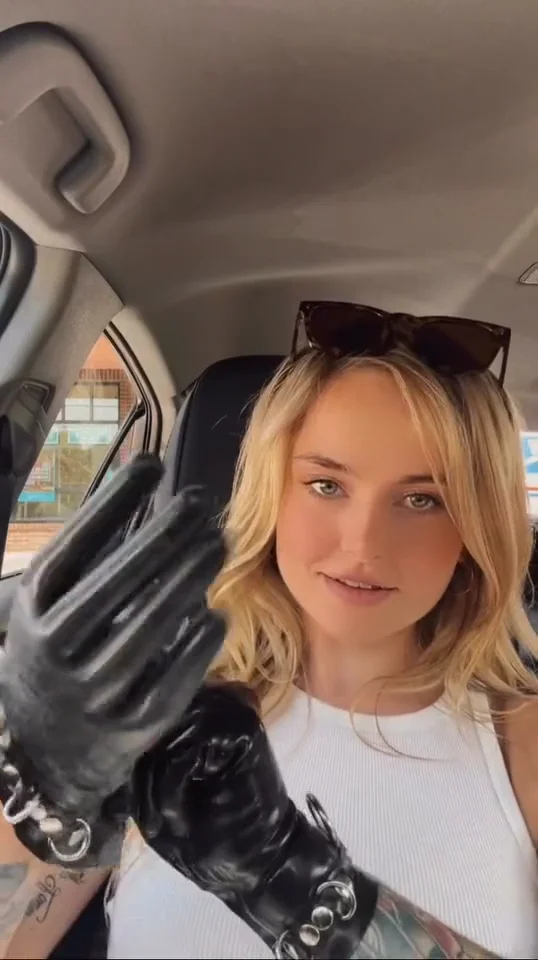 Customer Video. Trinity Princess (Trinityyy_princess) trying on her new ...