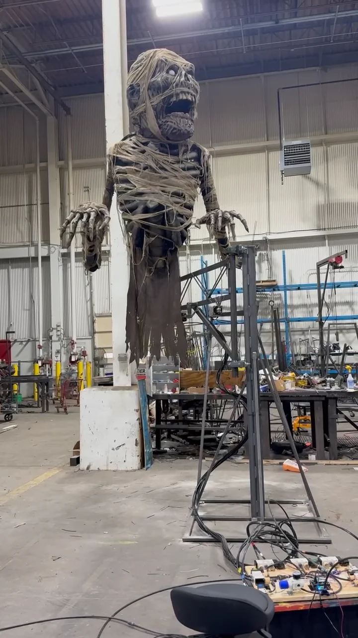 20' Flying Giant Mummy on GHEF Rig in Studio