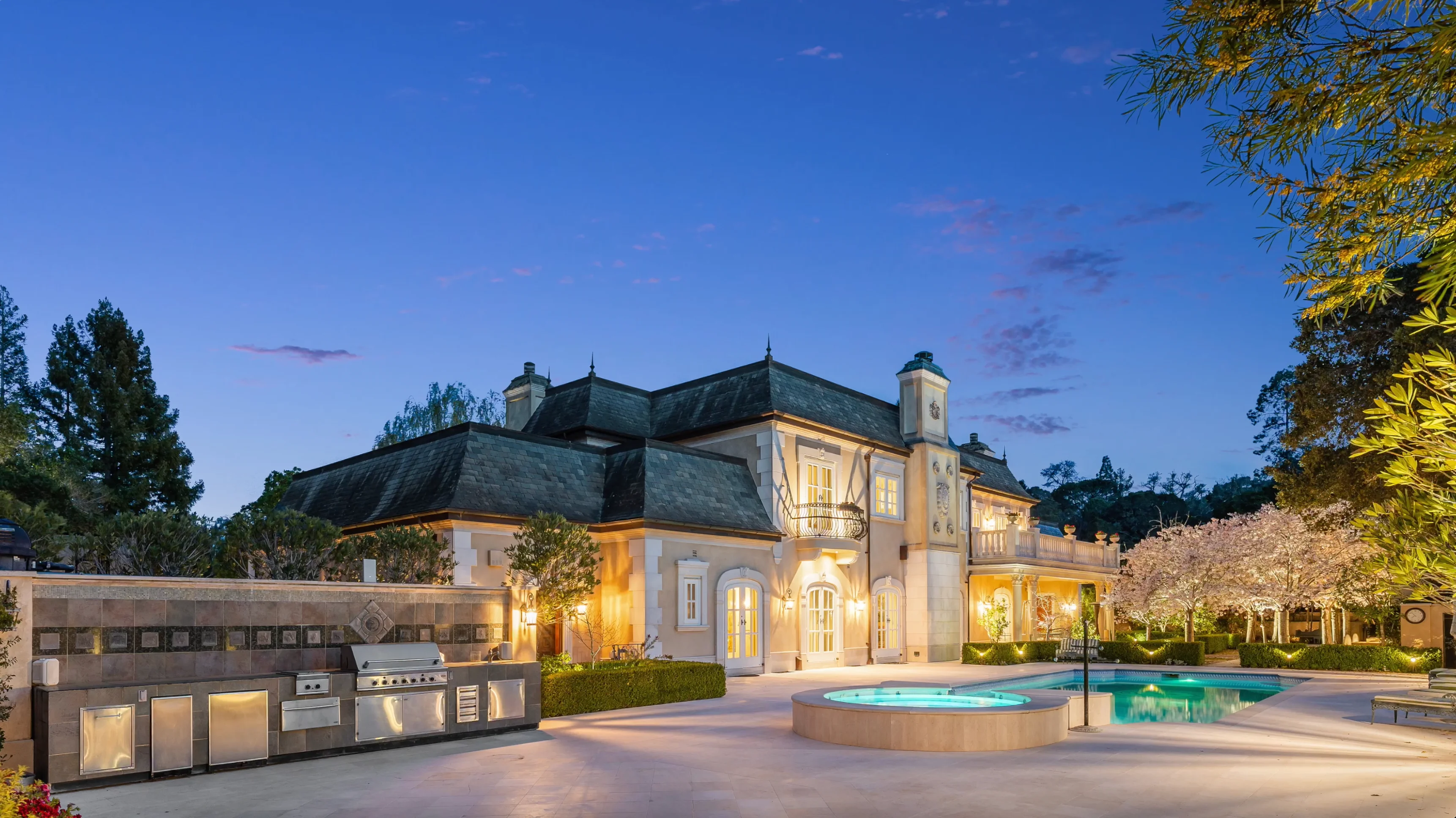 Mauricio Umansky and Mara McCain Present: Château de la Lumière