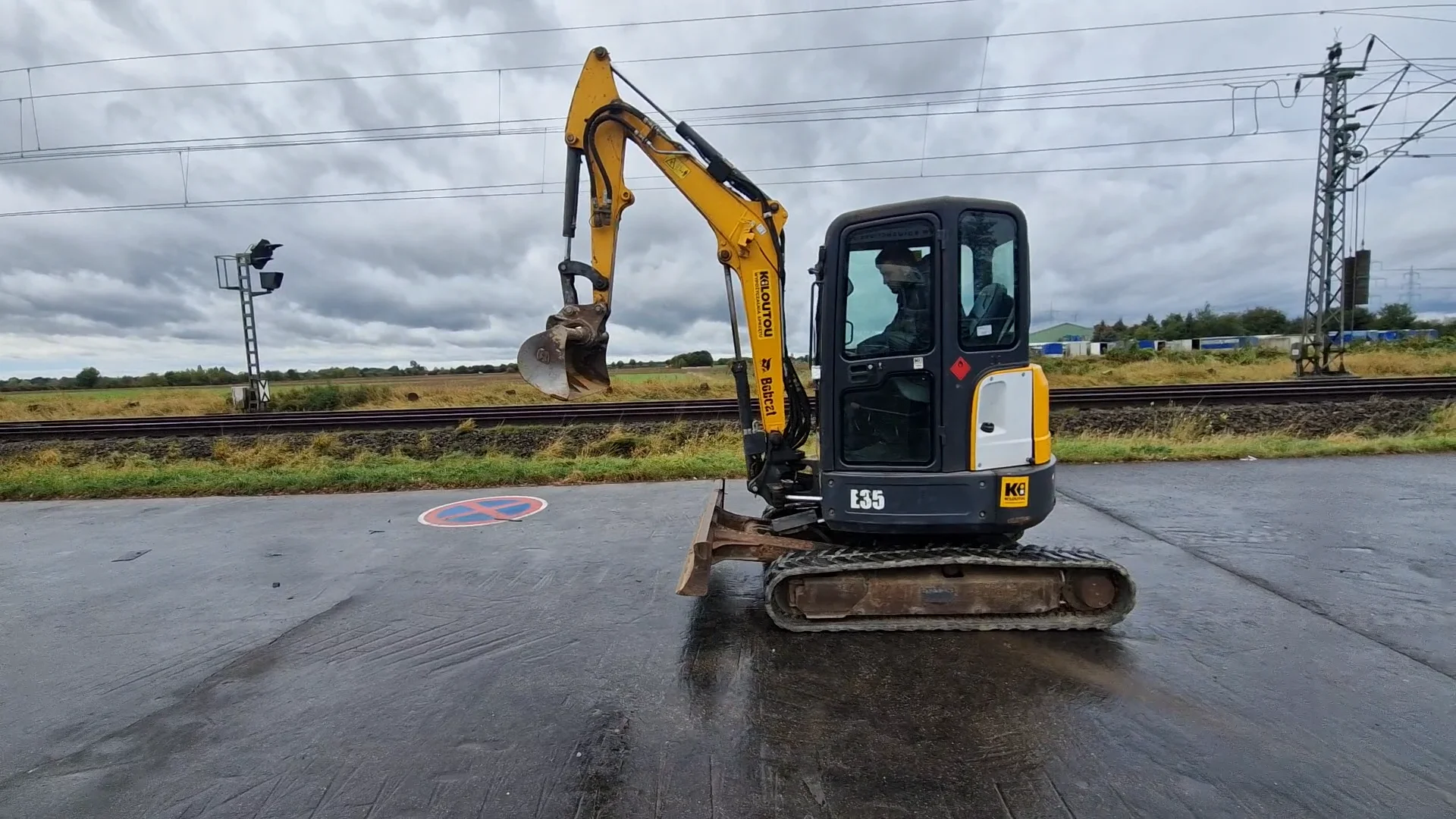 Bobcat E35