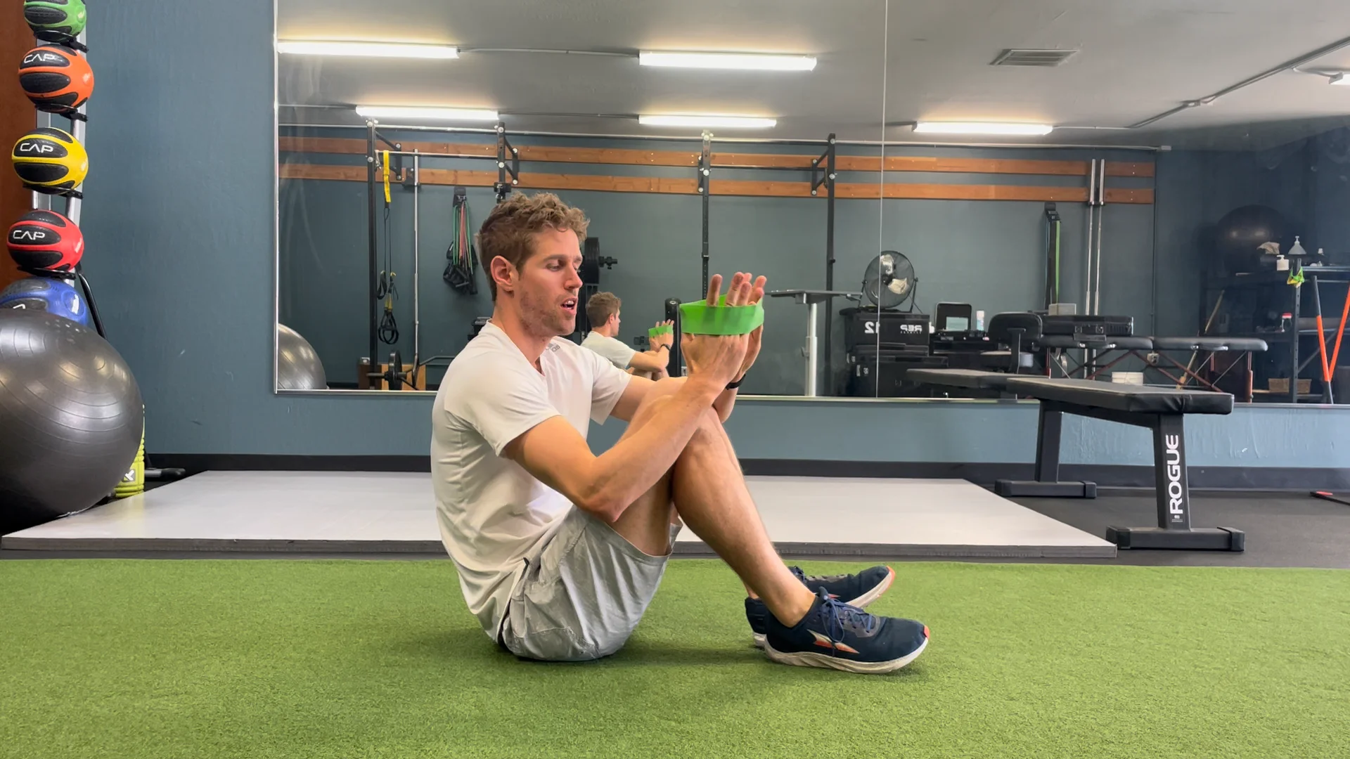 Supine clamshell isometric