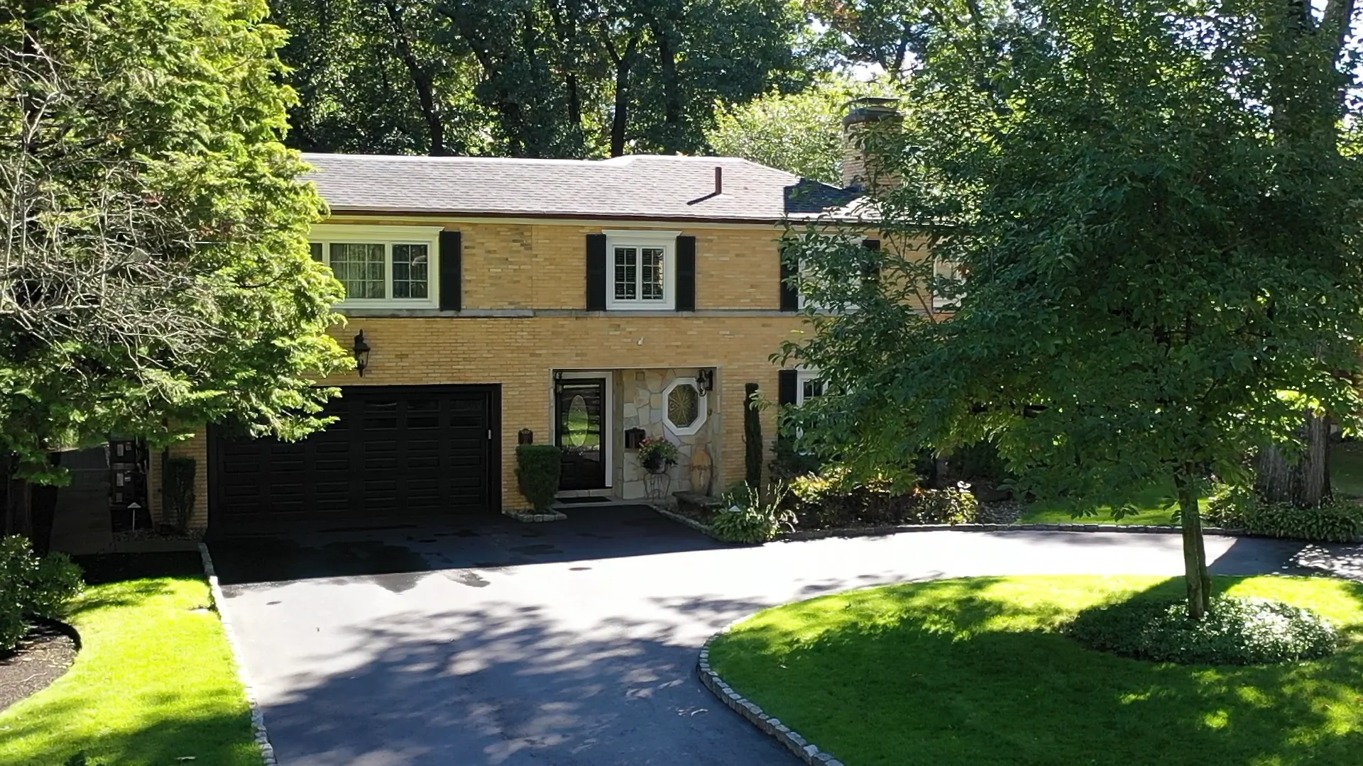 22 Oak Ridge - Reading