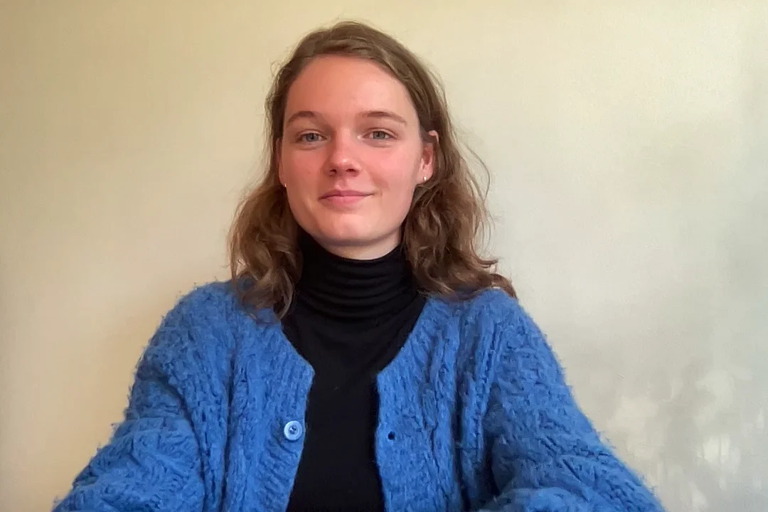 Iris V. tutor video introduction on Preply