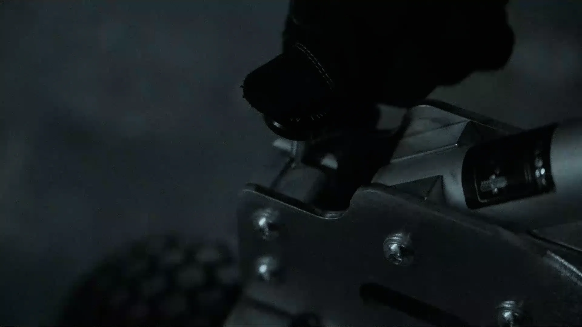 Avenger - Long John Silver Heavy Duty Wind Up Light Stand - B7057FF