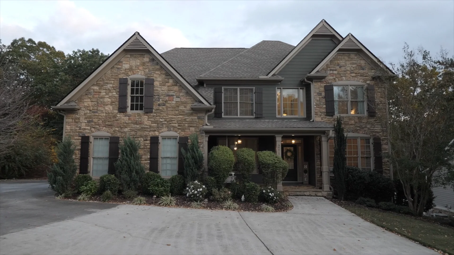 211 Crescent Moon Way - UNBRANDED