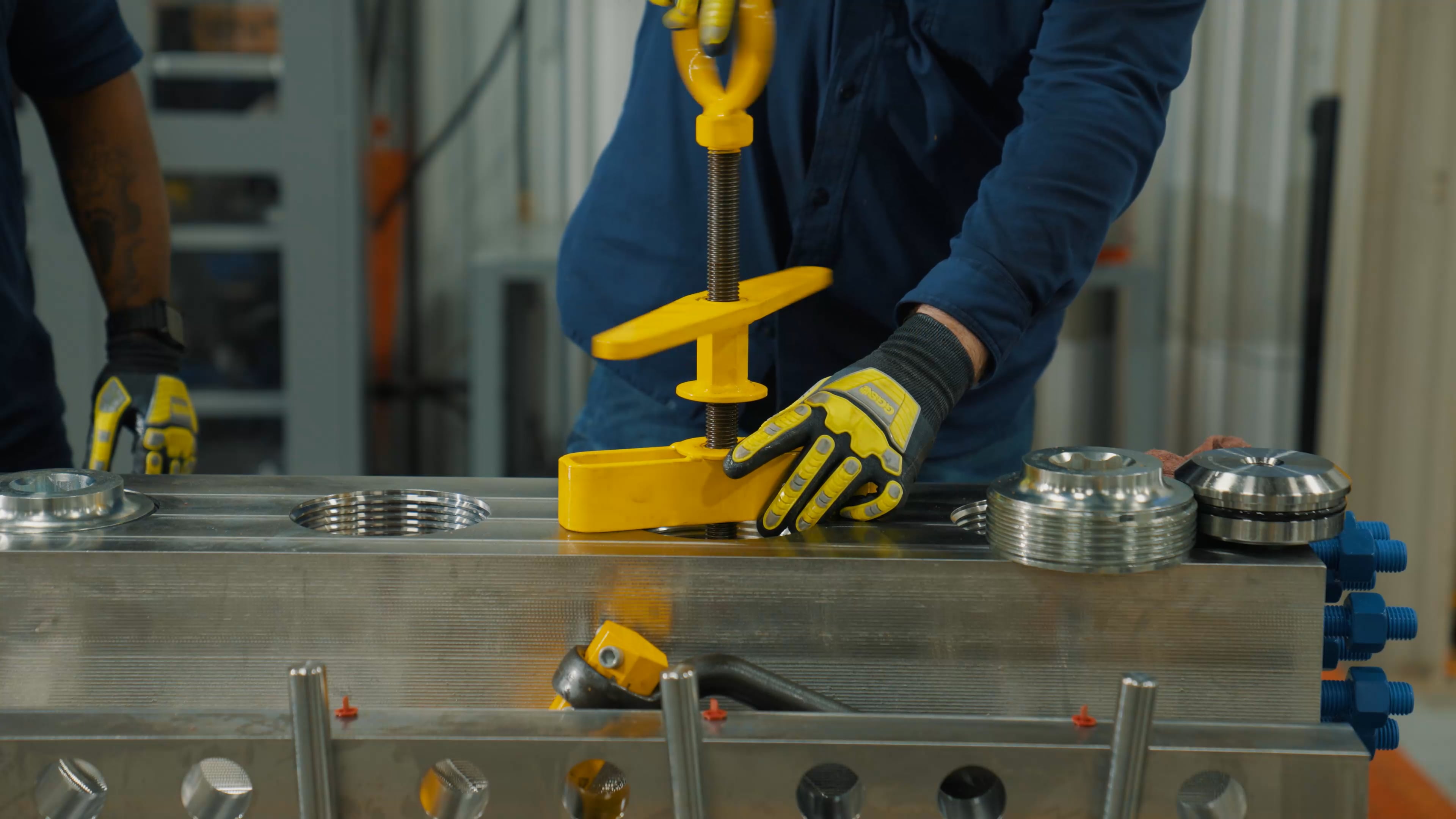 Discharge Retainer and Pressure Cap Removal