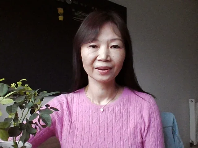 Jane H. tutor video introduction on Preply