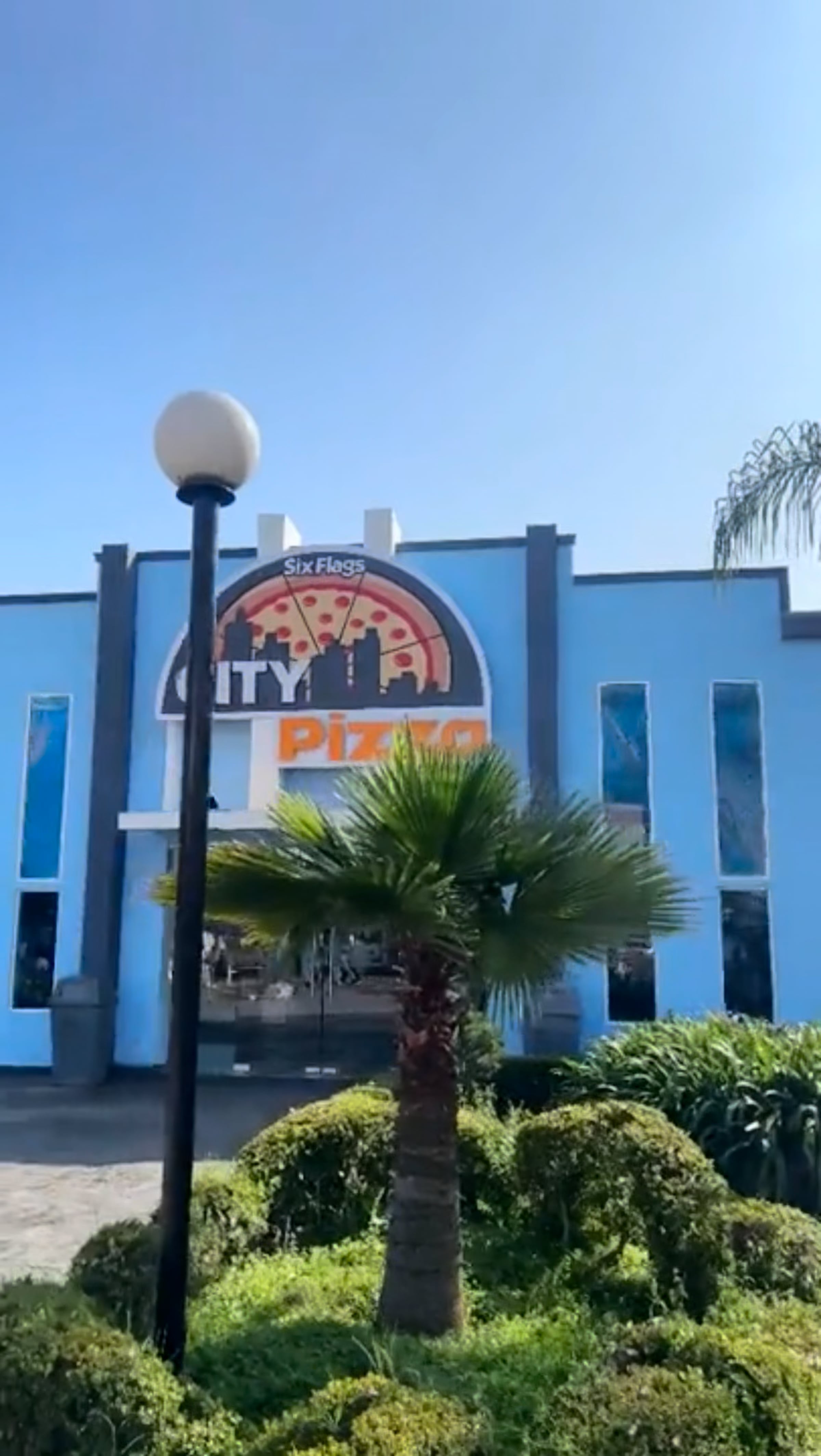 City Pizza at Six Flags Mexico