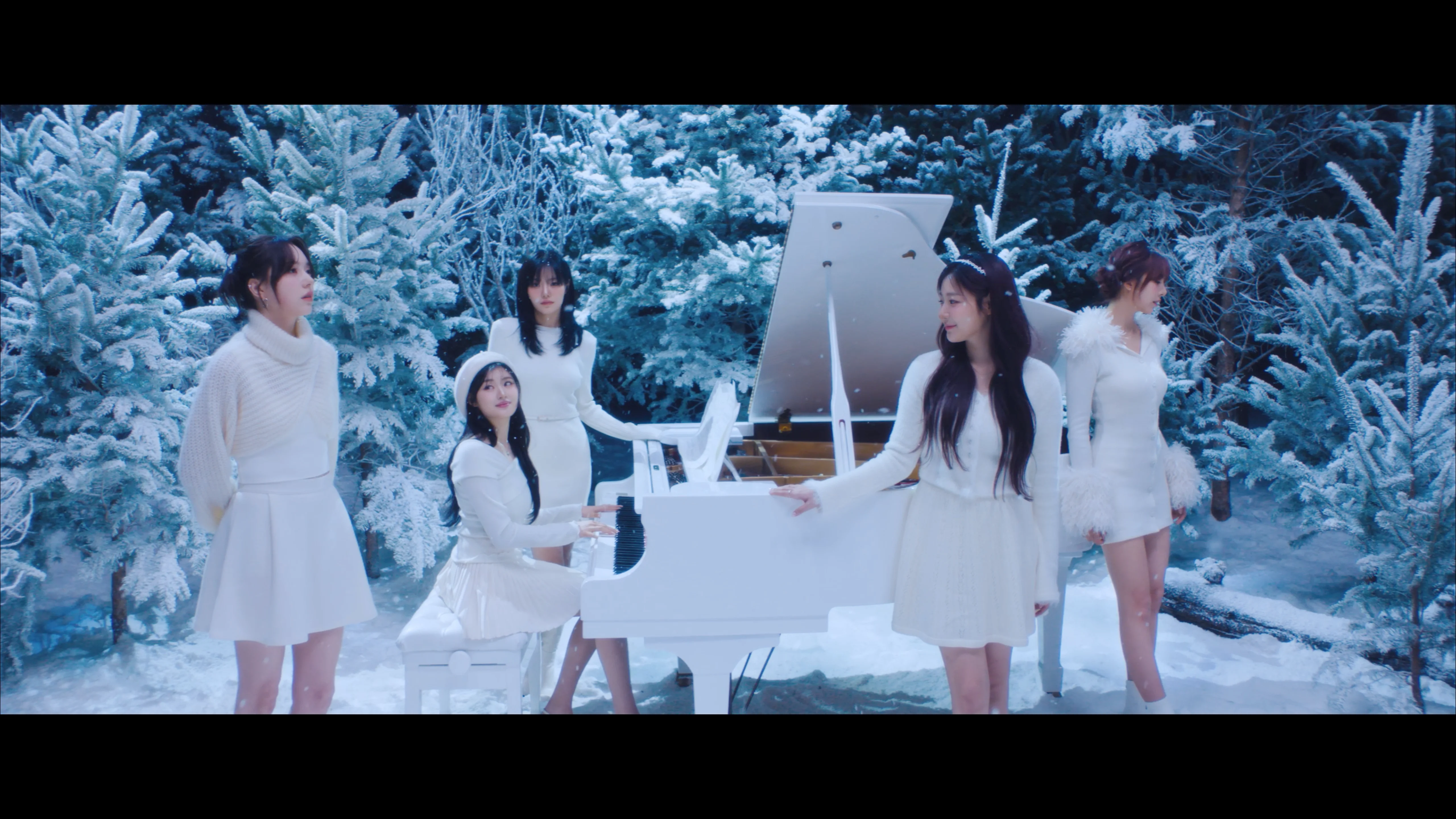 FIFTY FIFTY (피프티피프티) ’When You Say My Name‘ MV