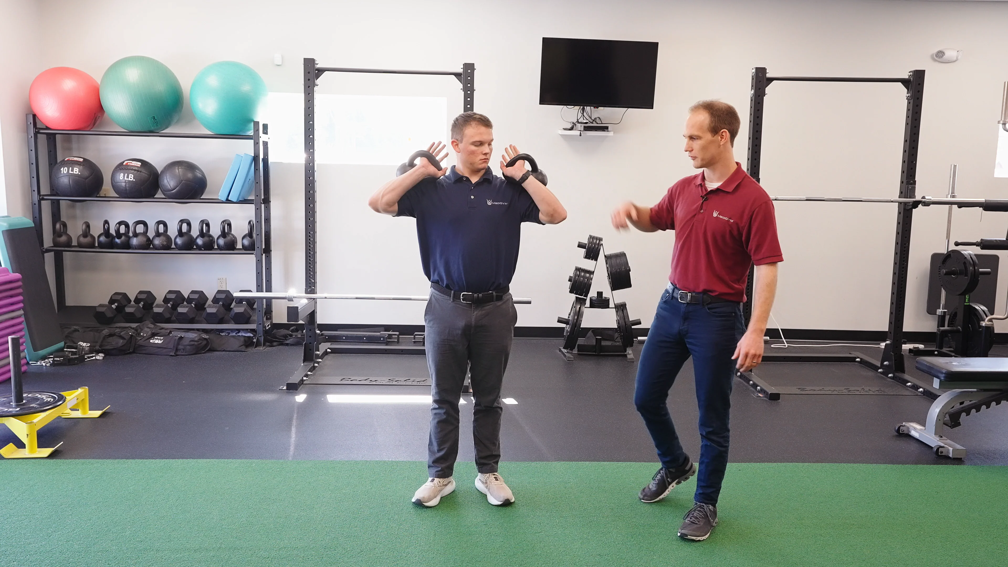 2 KB Front-Rack Reverse Lunge