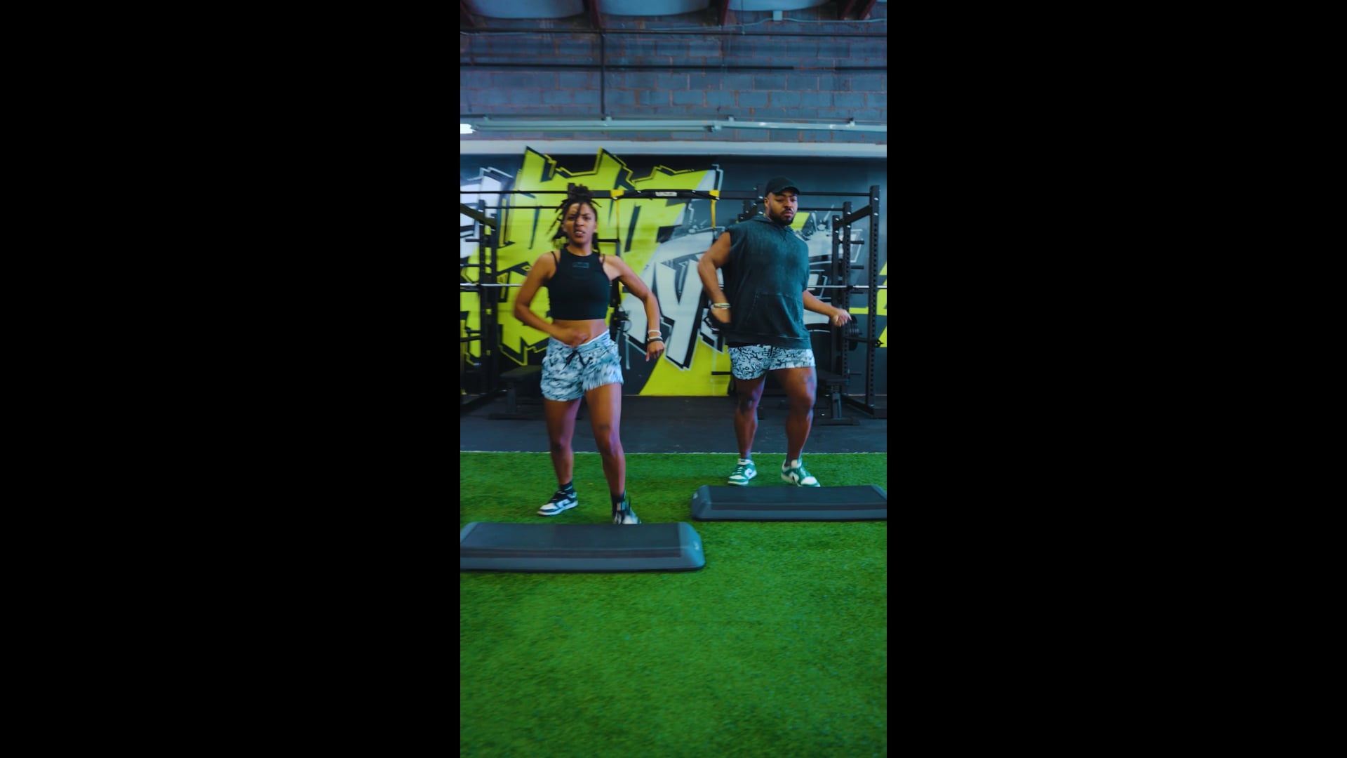 Club Cardio and Fitness Bar - Hip Hop Step Aerobics, Smoothies