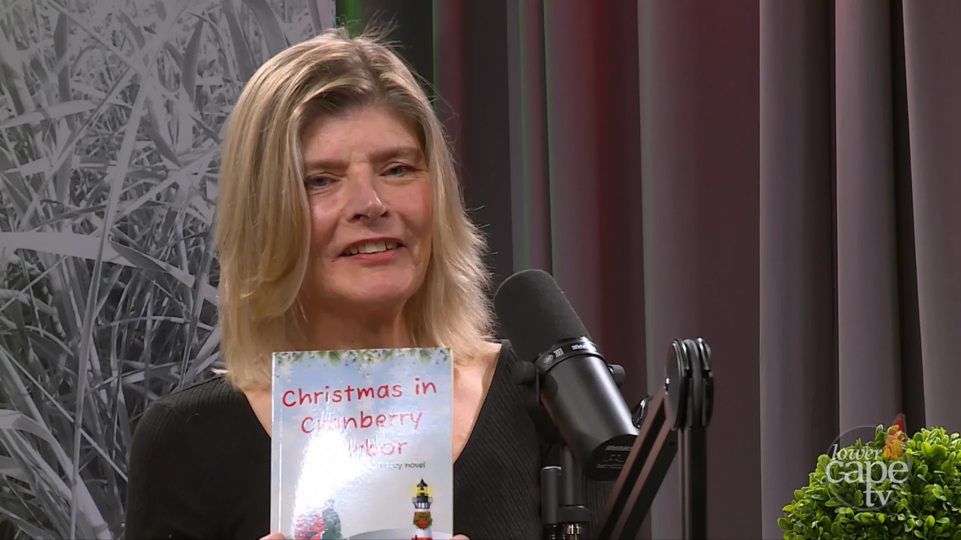 Red Nun Talks ... with Candace Hammond, Christmas in Cranberry Harbor