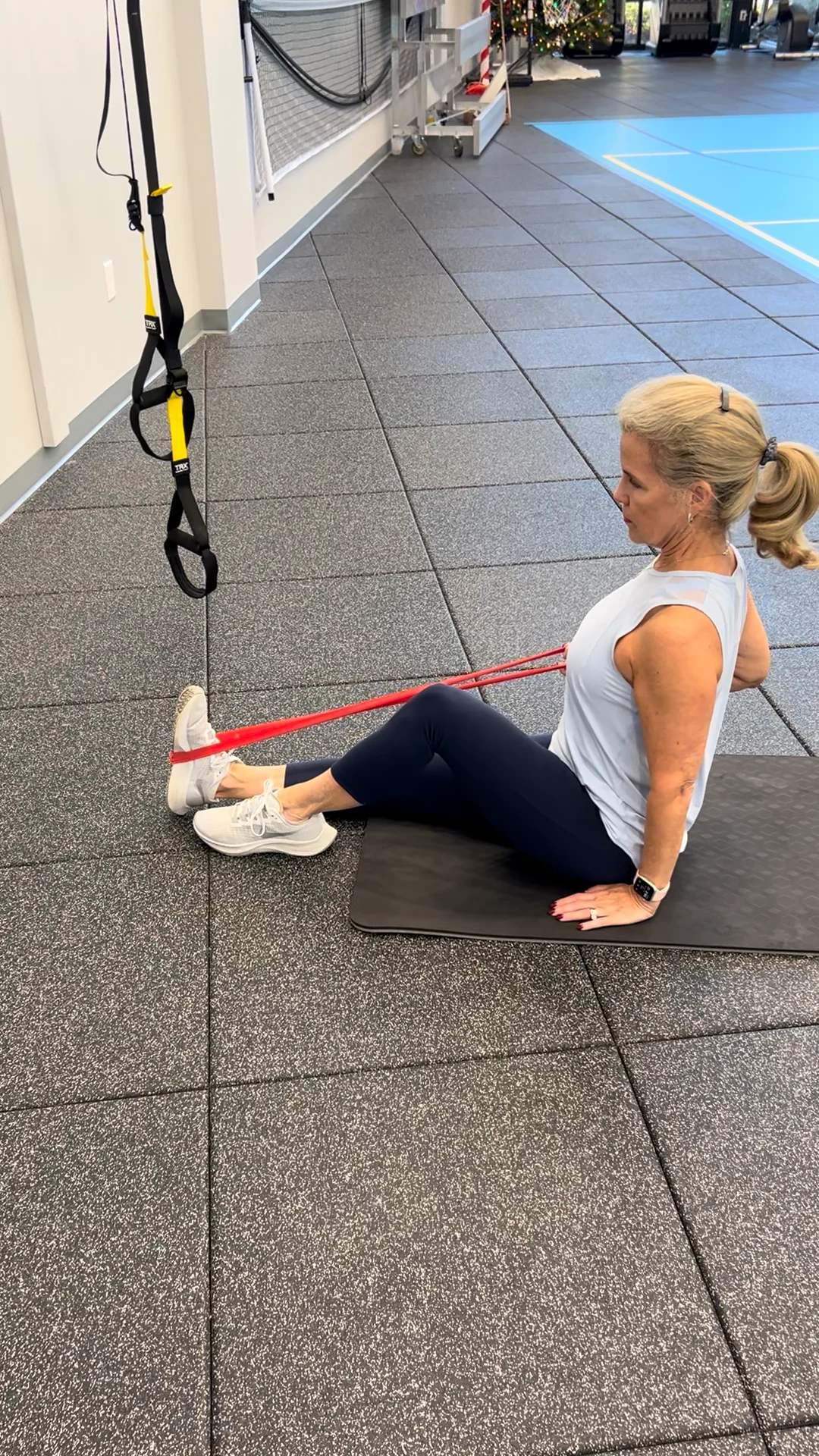 Banded single leg row
