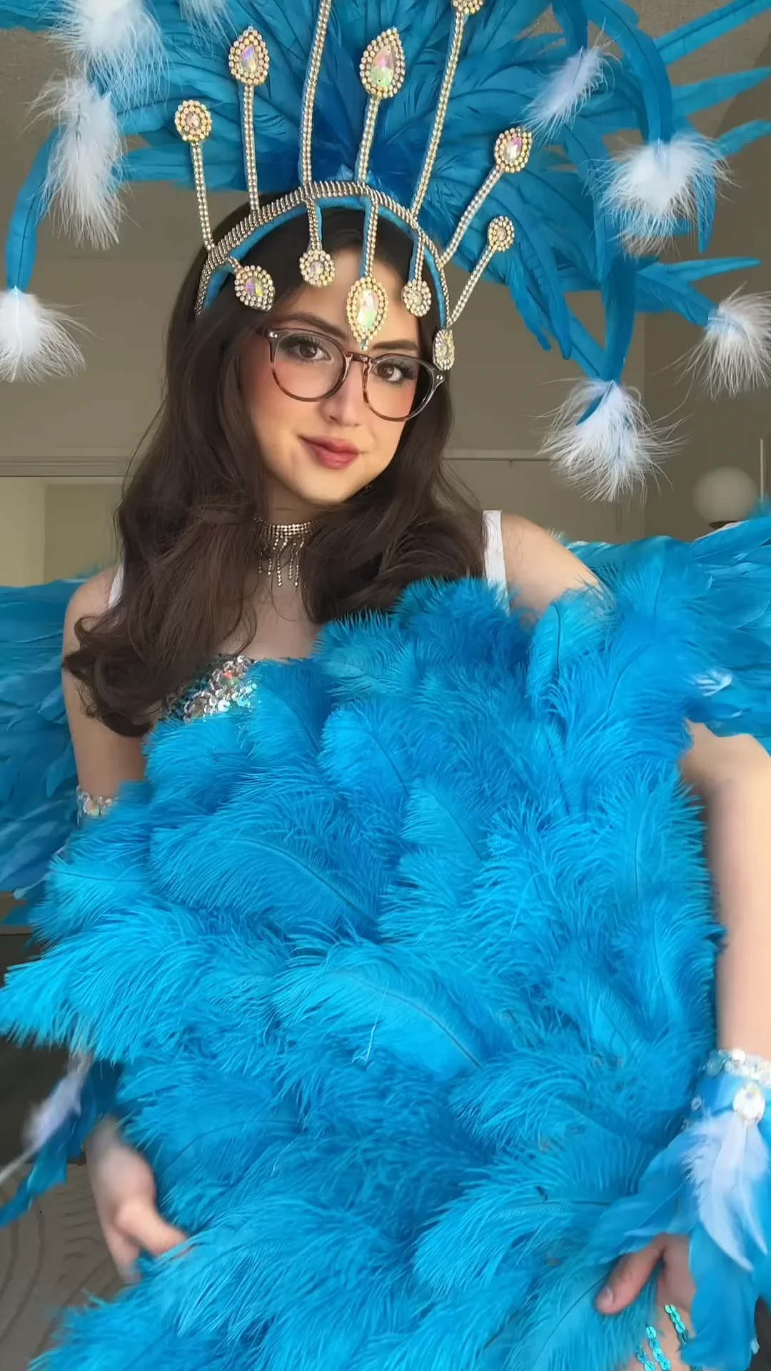 I added tail feathers to my Rio costume!! [tigqVzEUbmg]