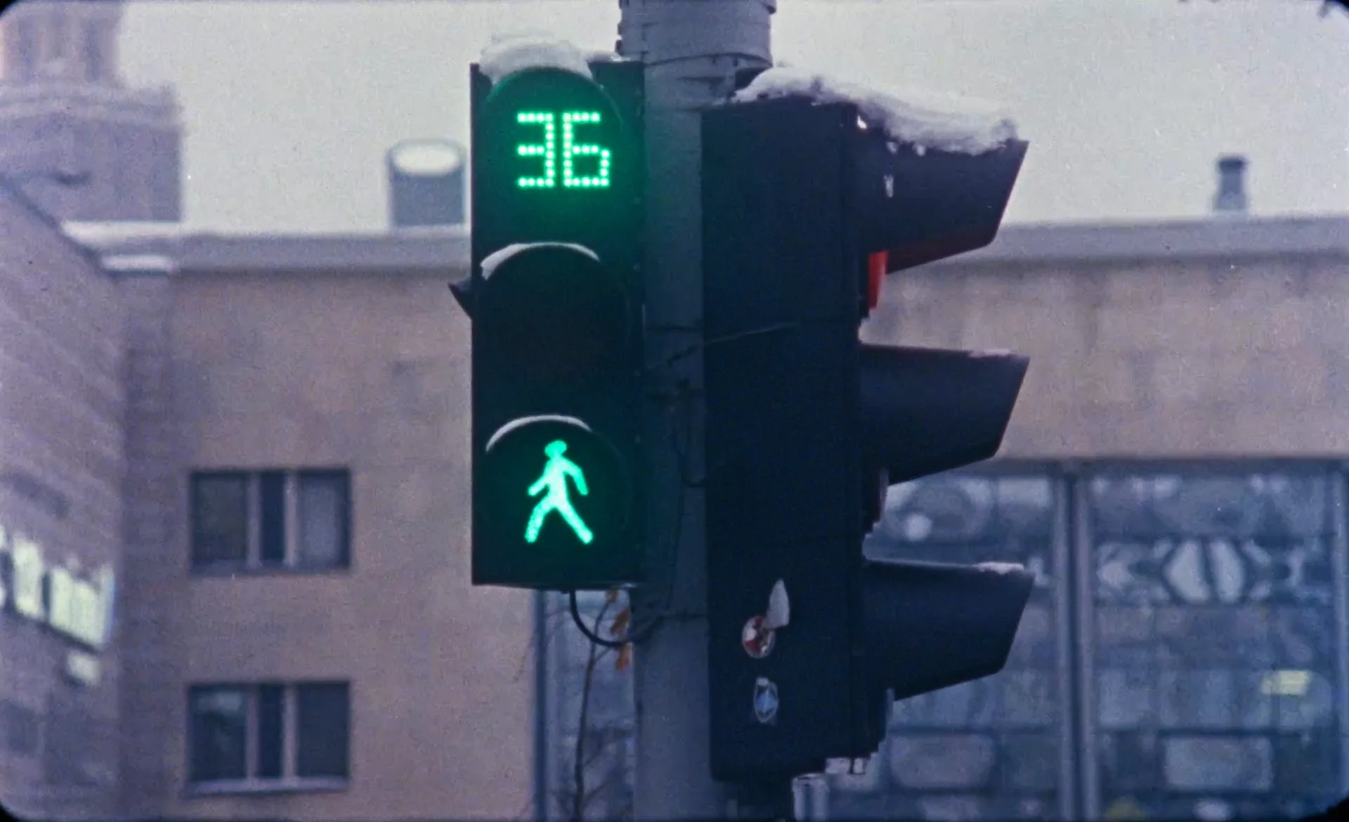 Chaotic City scene "Barbie & Tree" 16mm Shortfilm 2022