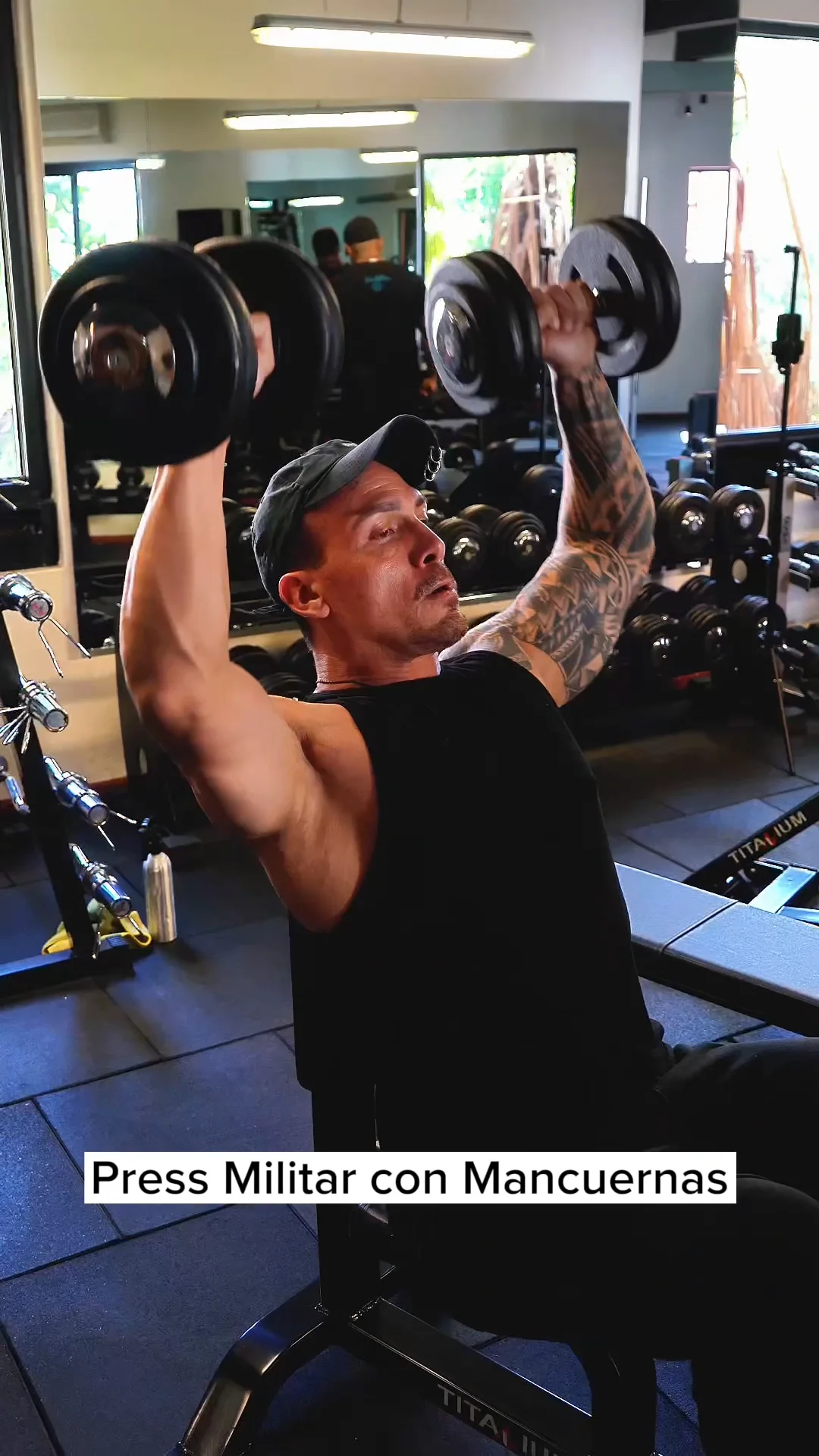 Press militar con mancuernas