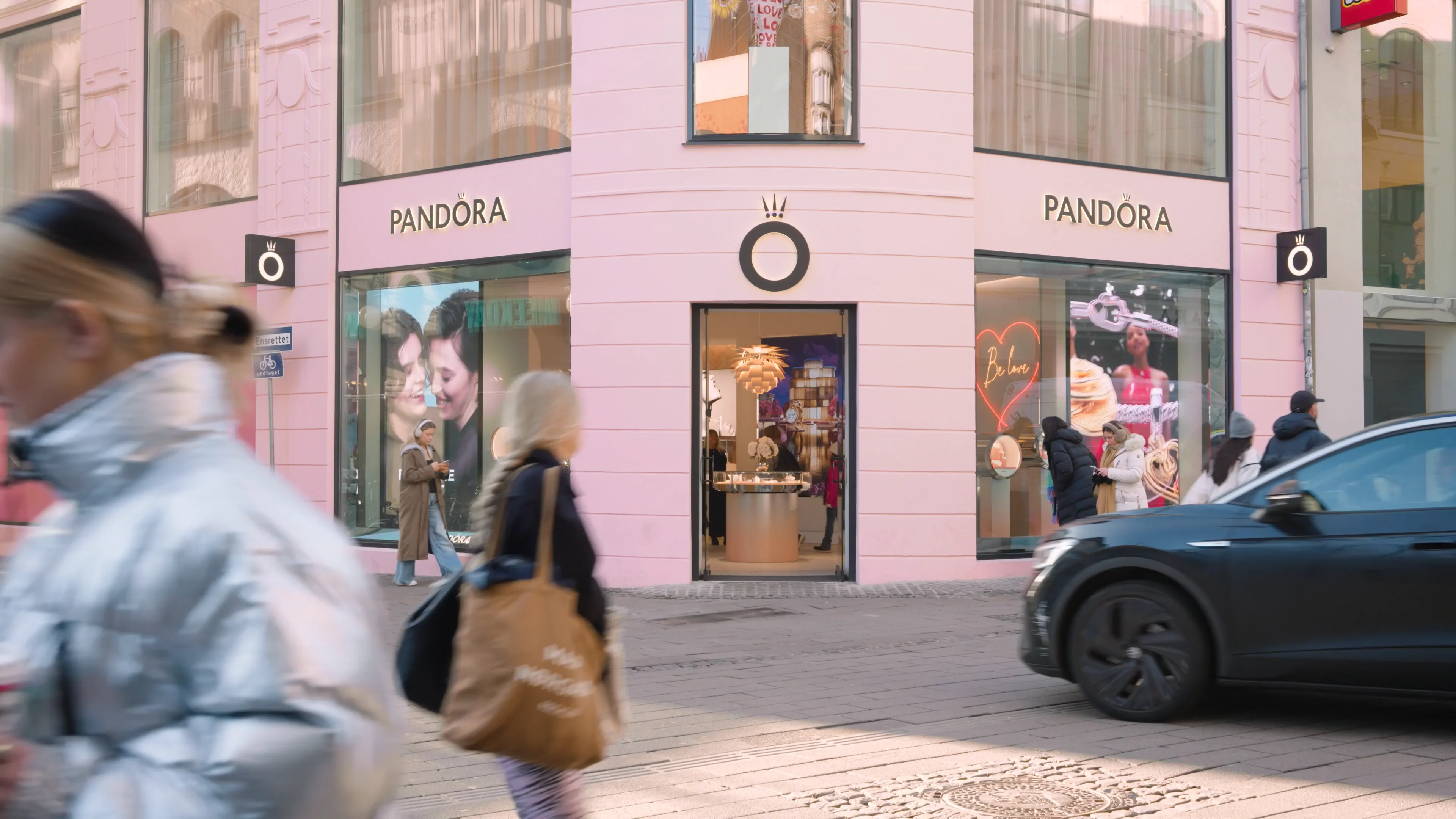 Pandora B-roll - 2025