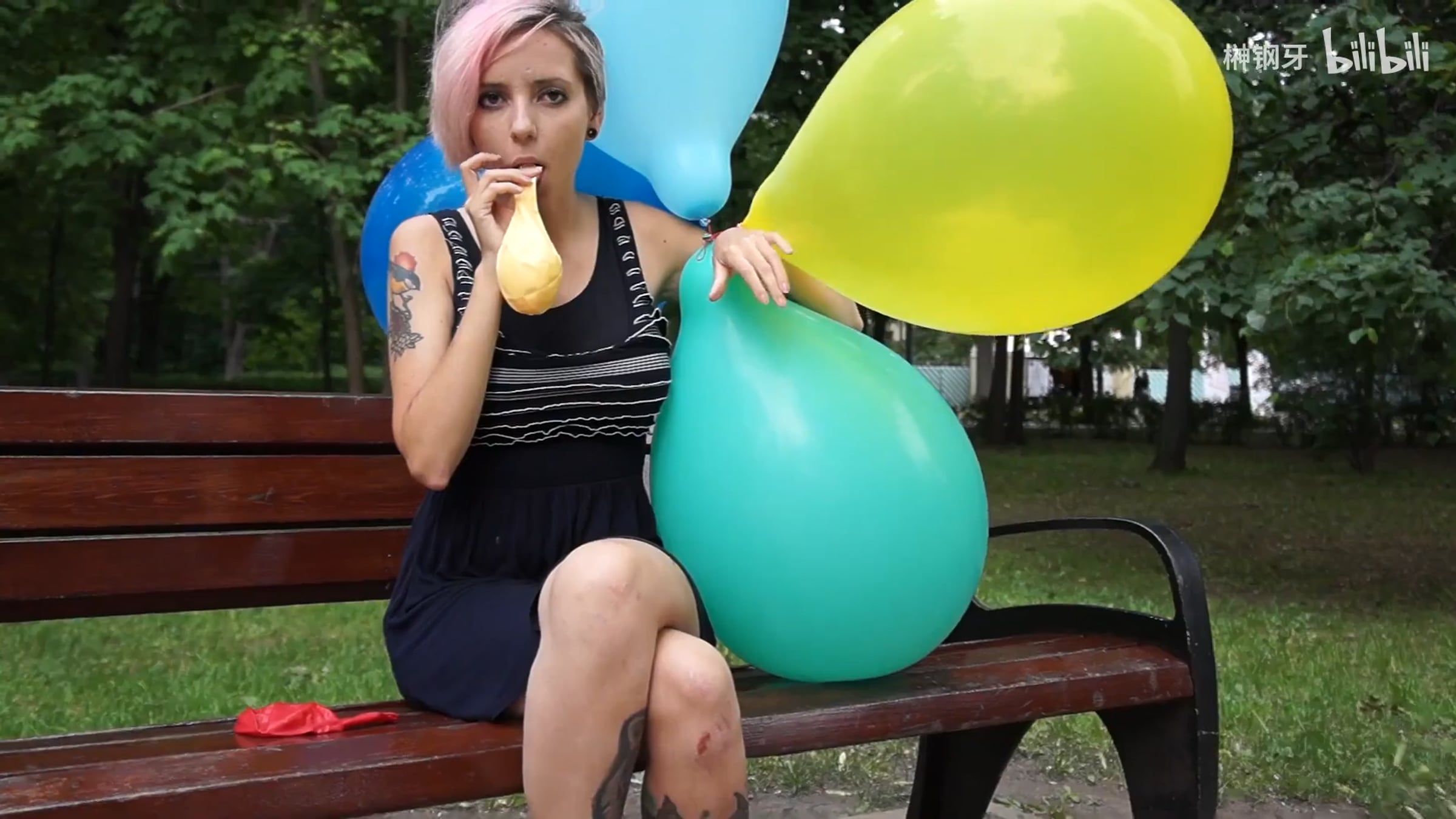 Looner Girl Pop a Balloon Public