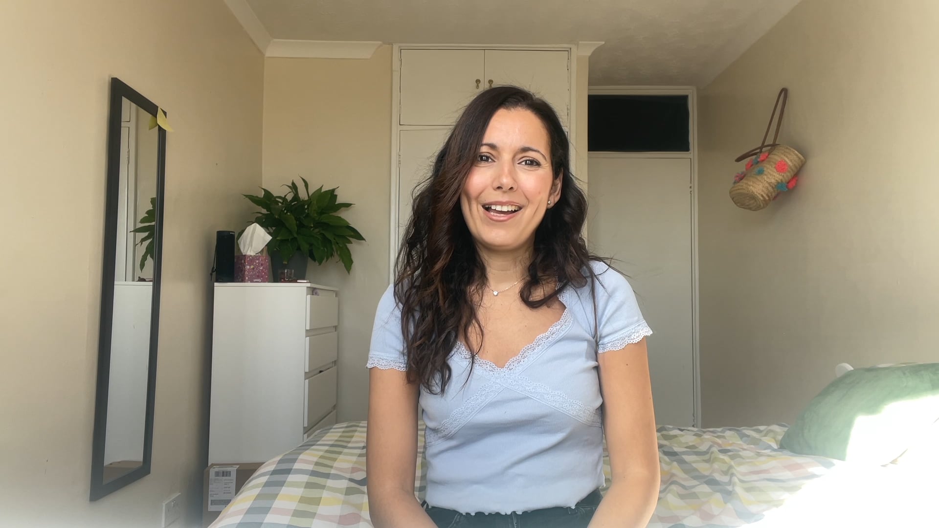 Delia G. tutor video introduction on Preply