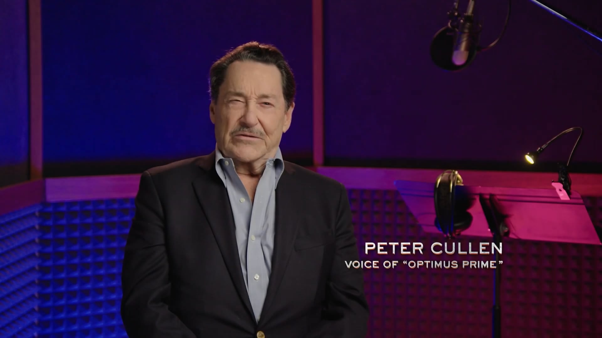 TRANSFORMERS Rise of the Beasts Peter Cullen as Optimus Prime Behind ...