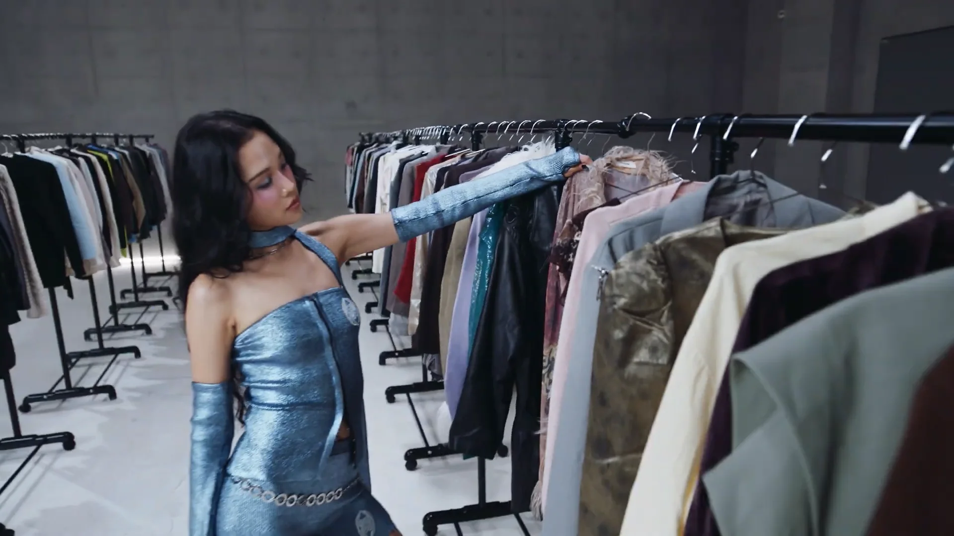 BÉBE YANA (베이비 야나) - ICY ON MY NECK [M/V]