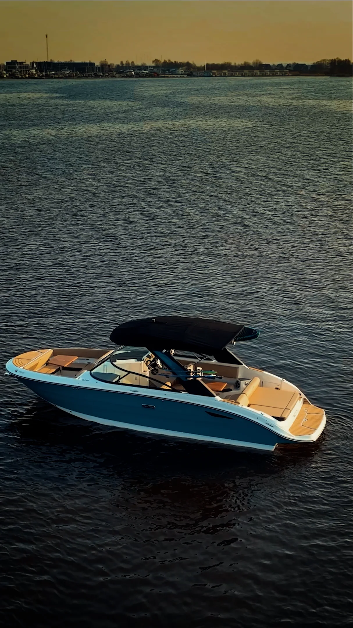 EU-ONLY-SEA-RAY-SDX-270-SURF-SOCIAL-4-Product-Hull-Colors-9X16