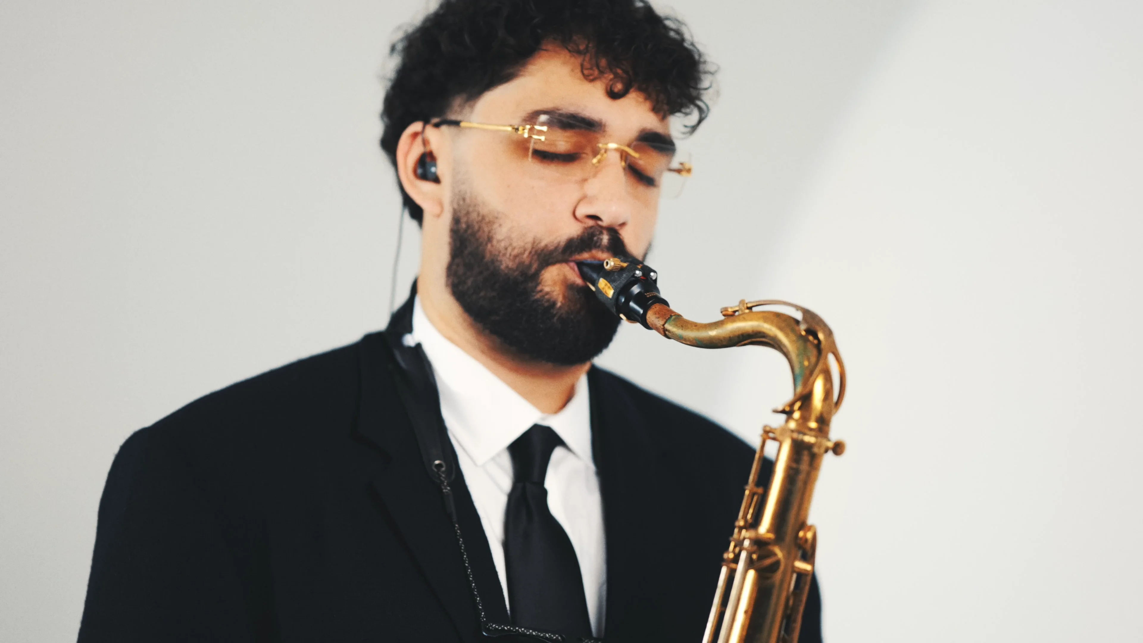 CURATE ENTERTAINMENT SAXOPHONIST JORGE 2