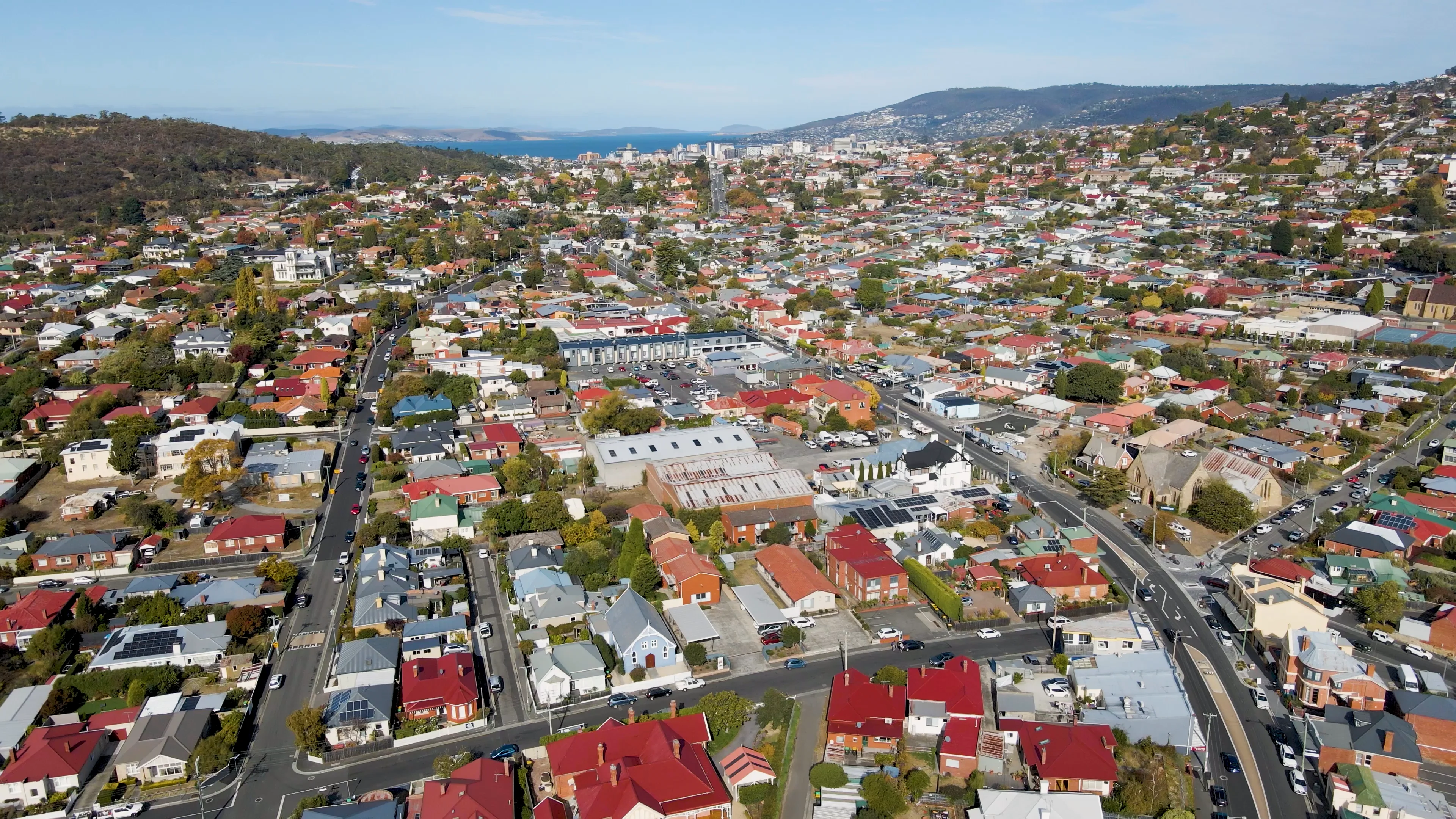 NEW TOWN. 2/27 Cross Street