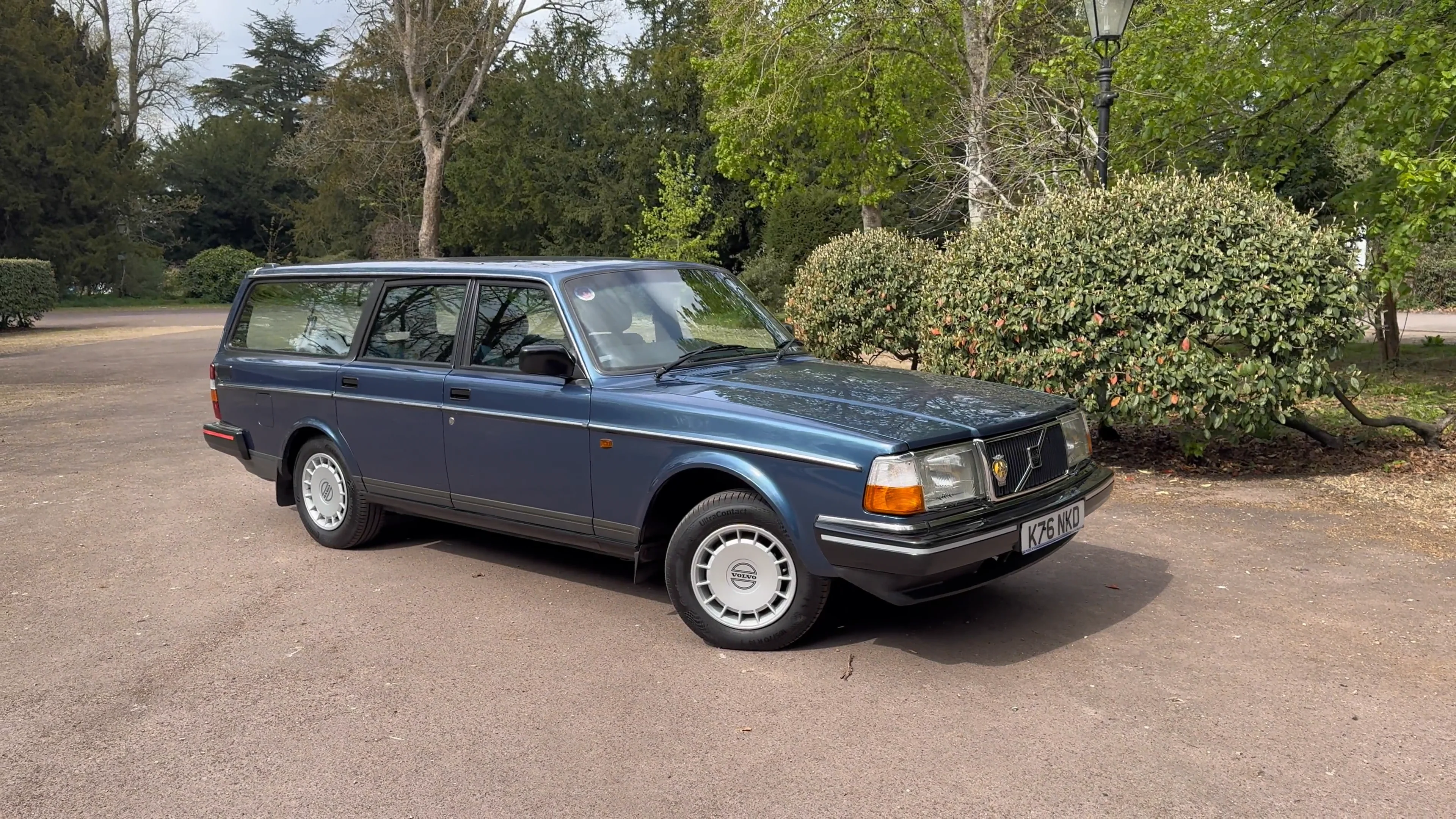 Volvo 240 SE Estate 1992 (K76 NKD)