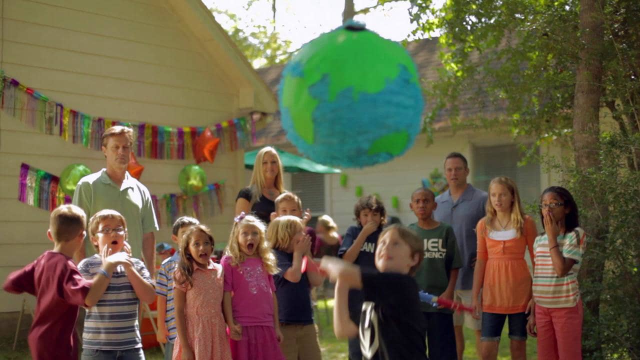 Greenpeace, "Volkswagen Pinata" 60s on Vimeo