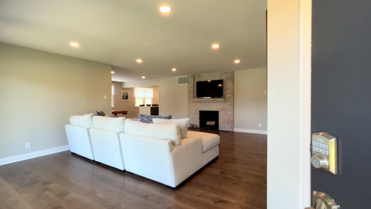 28 Edgemoor Rd UB