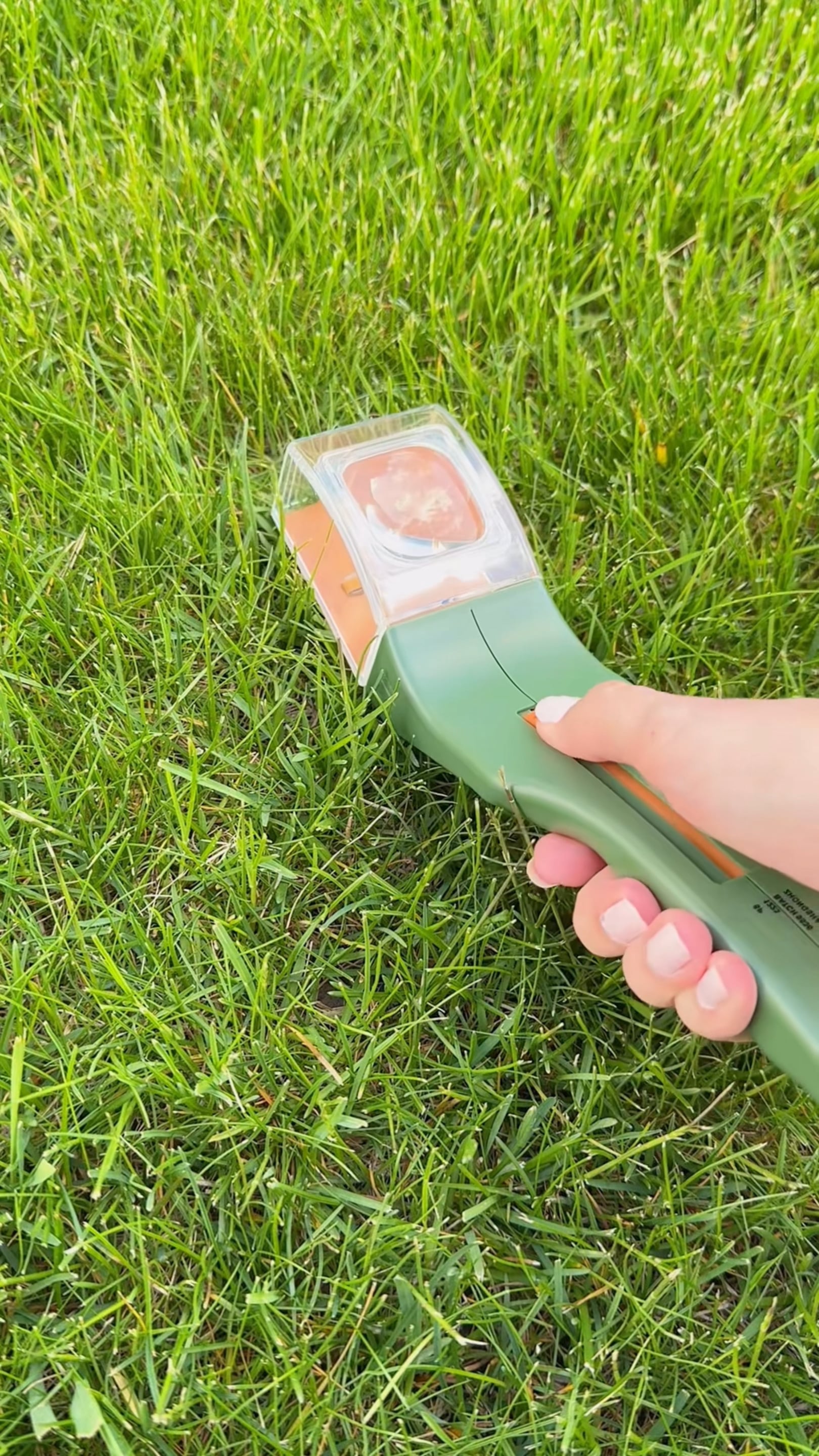 BugScope – One-Handed Bug Catcher & 5x Magnifier captionless