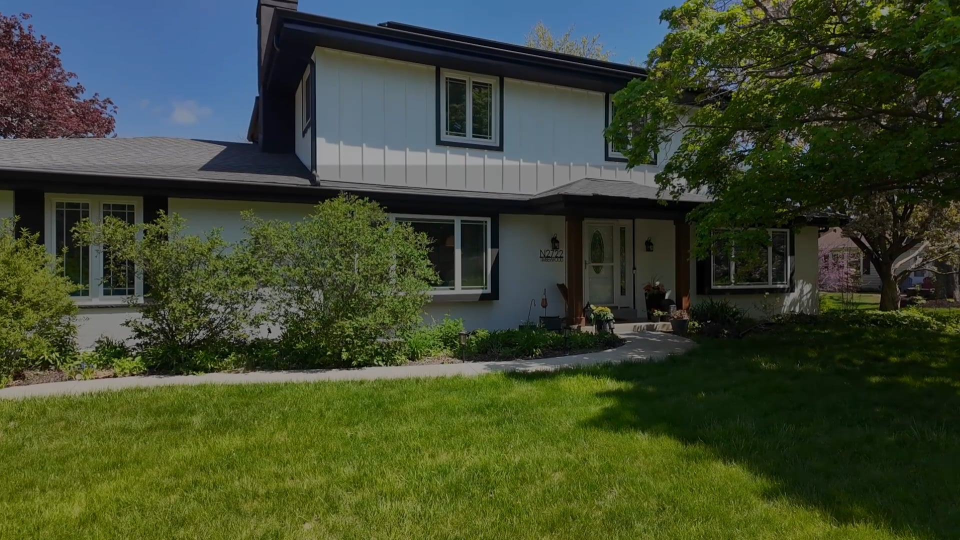 W221 N2722 Timberwood Ln Pewaukee, WI