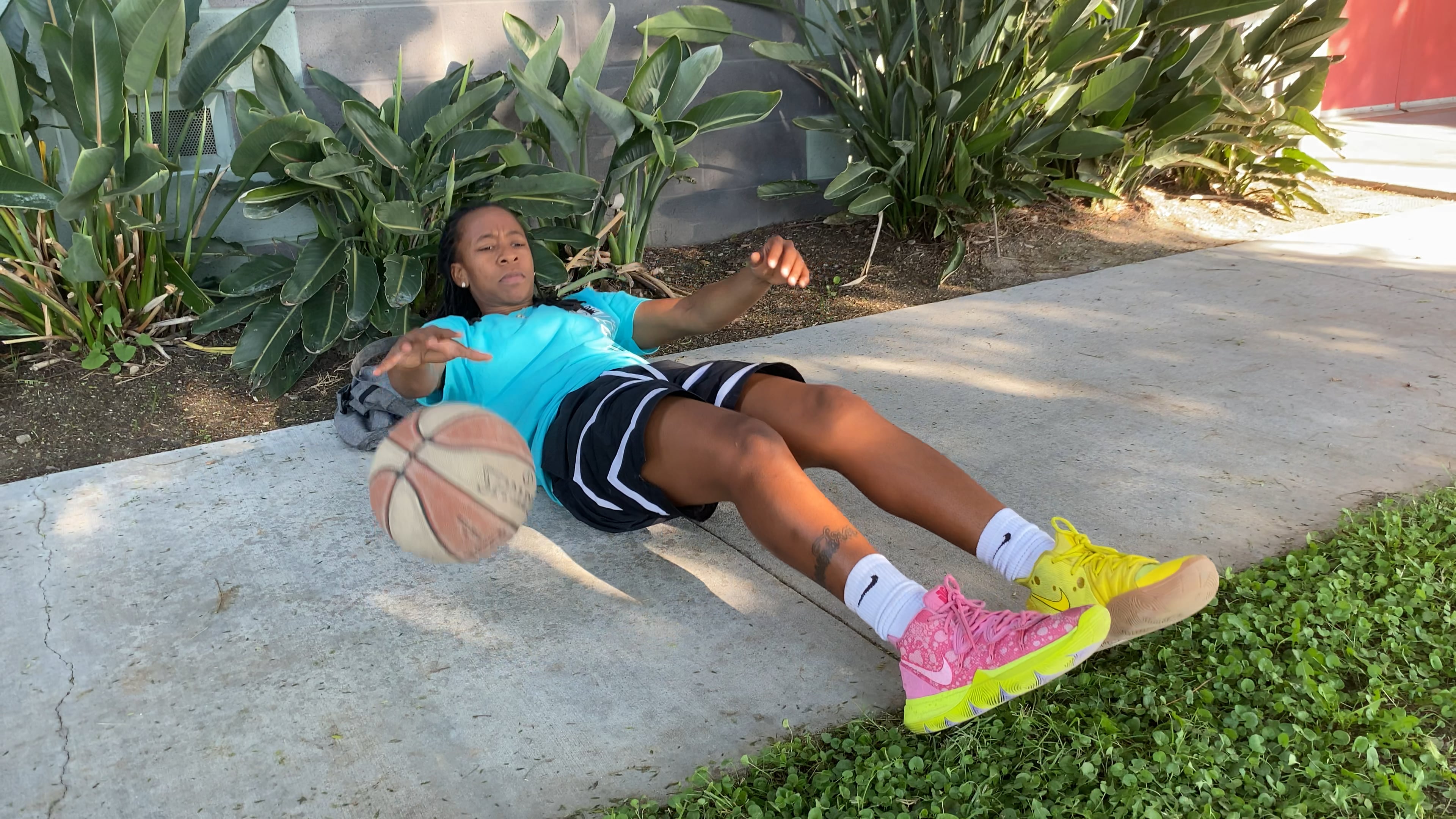 #20 Sit-up + Dribble under legs