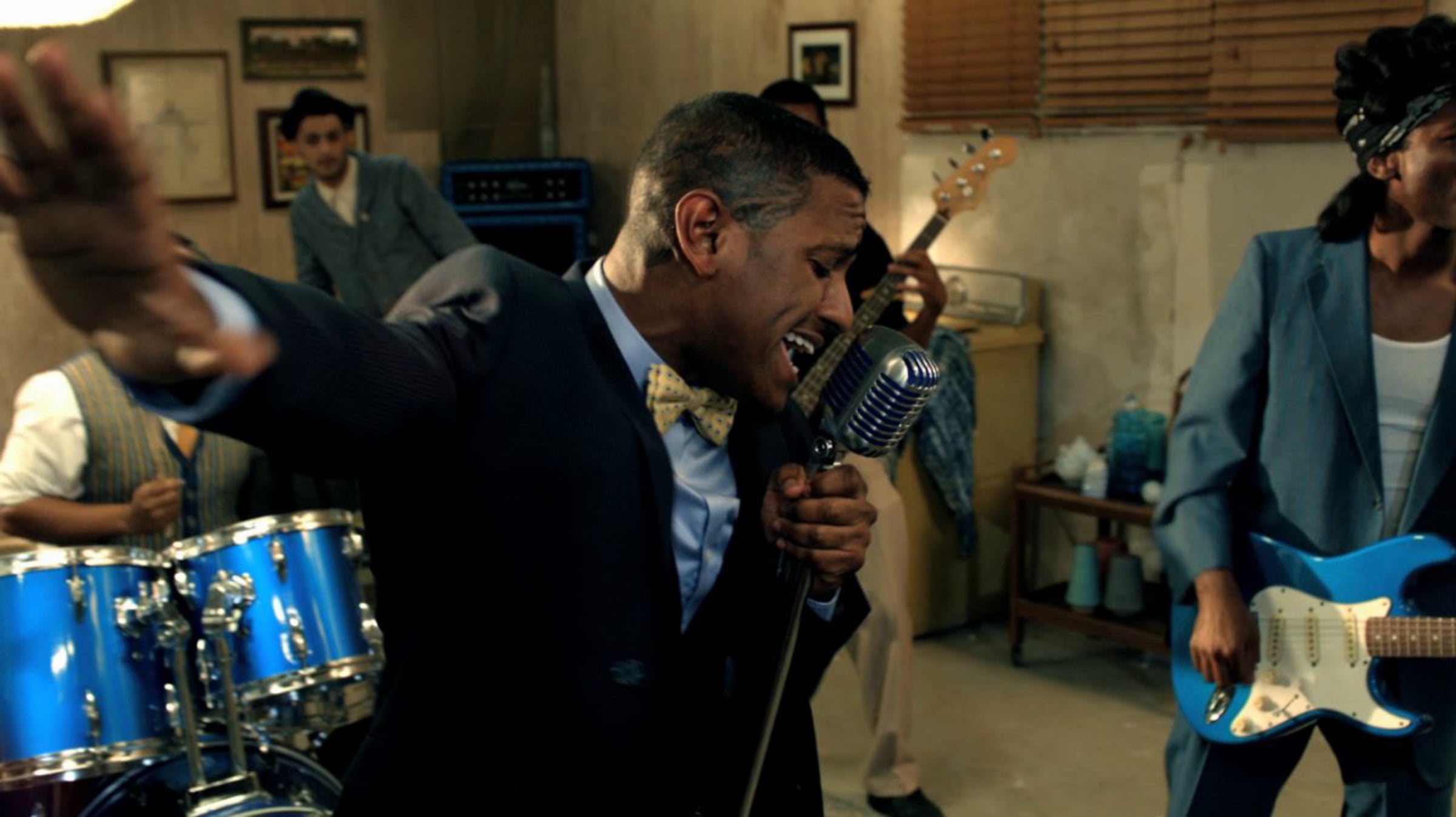Music Video: "Dedication To My Ex (Clean Version)" -- Lloyd Ft. Lil ...