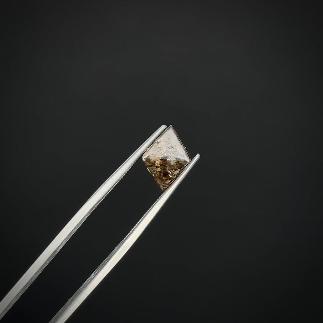 DMND25-03 - Diamond - iRocks.com - The Arkenstone Gallery of Fine Minerals