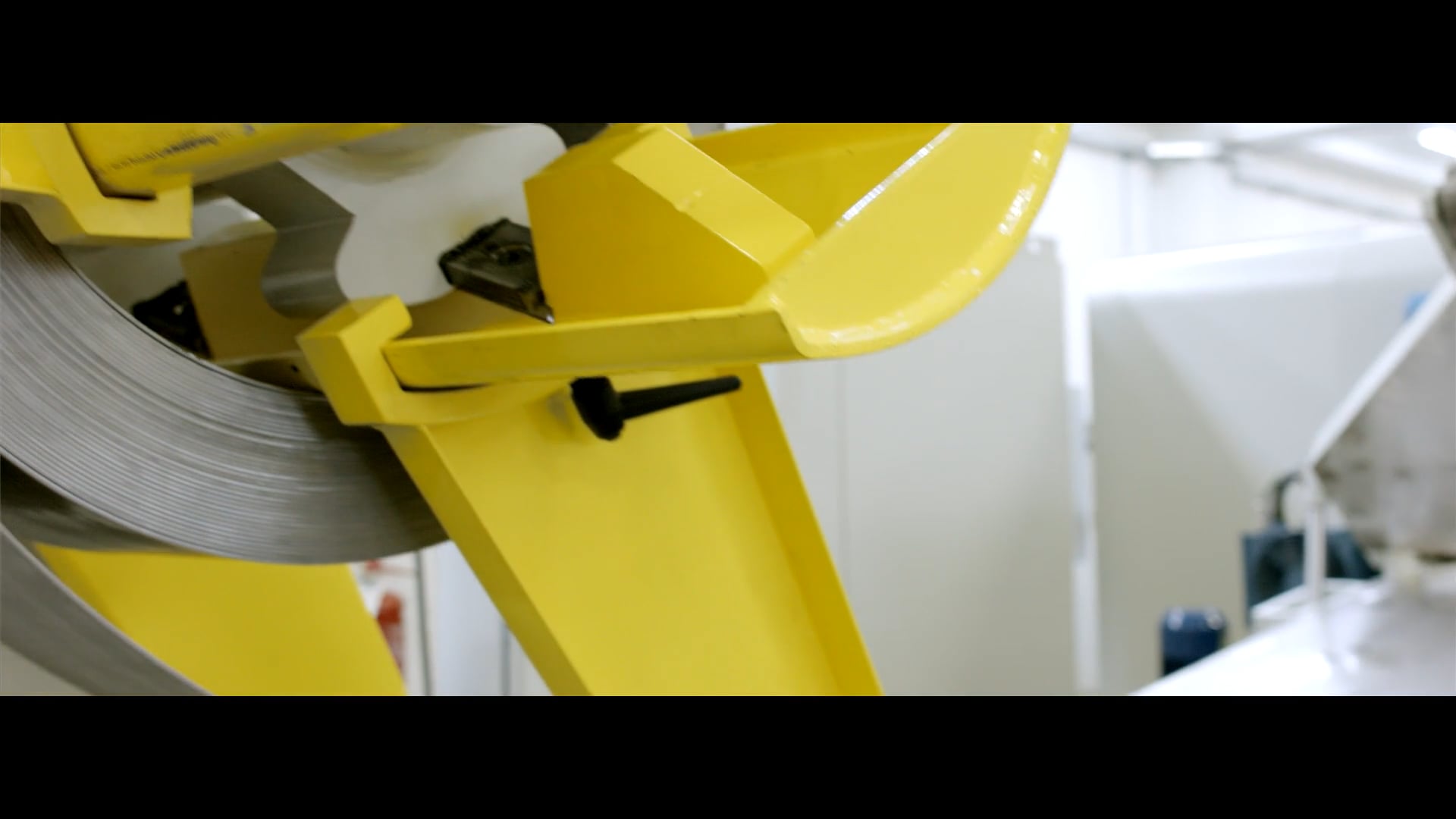 Coil fed Punching and simultaneous laser cutting: DALCOS ELXN COMBO documentary