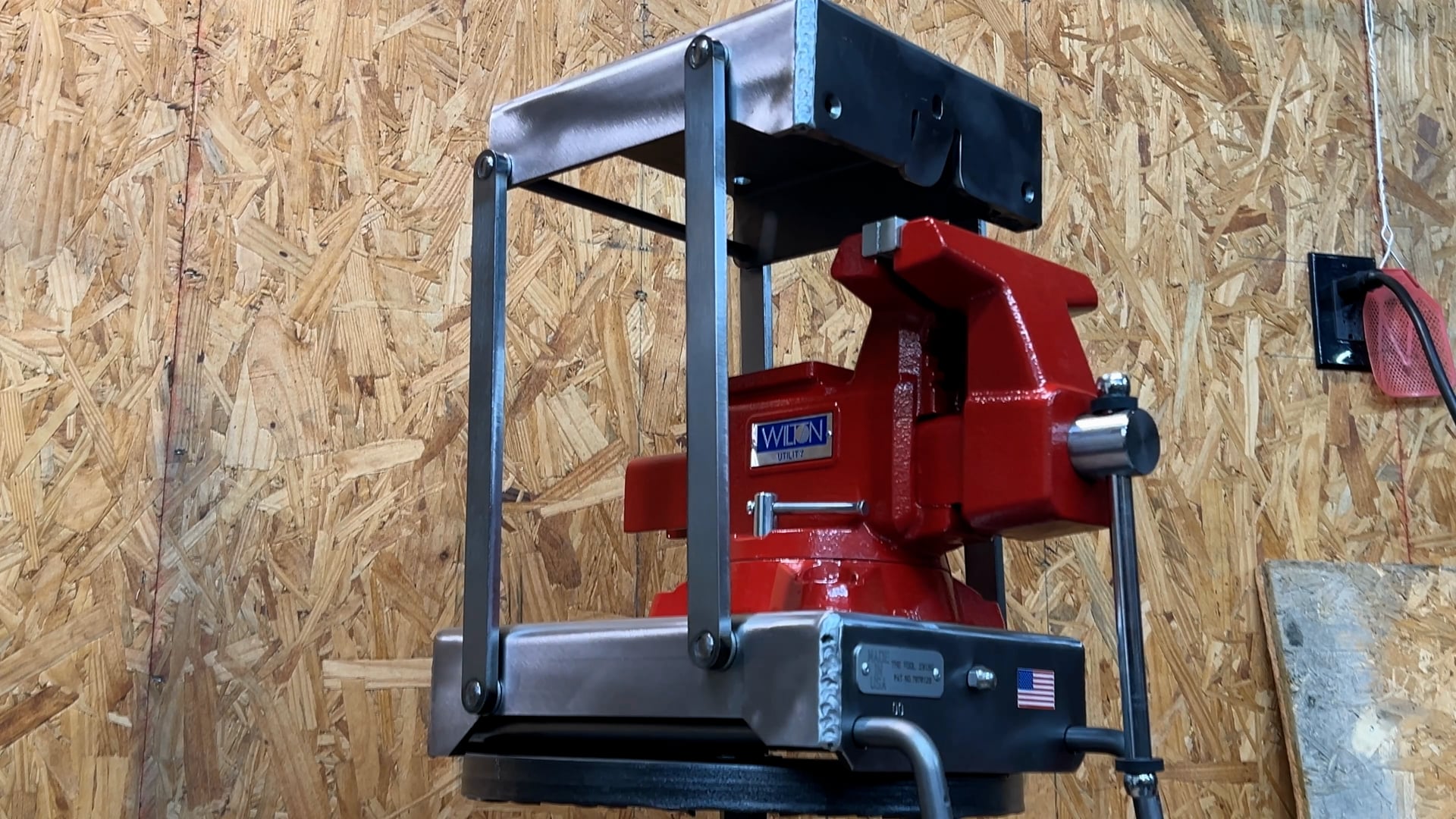 The Tool Swing - Universal Swing Up Tool Platform for workbenchs