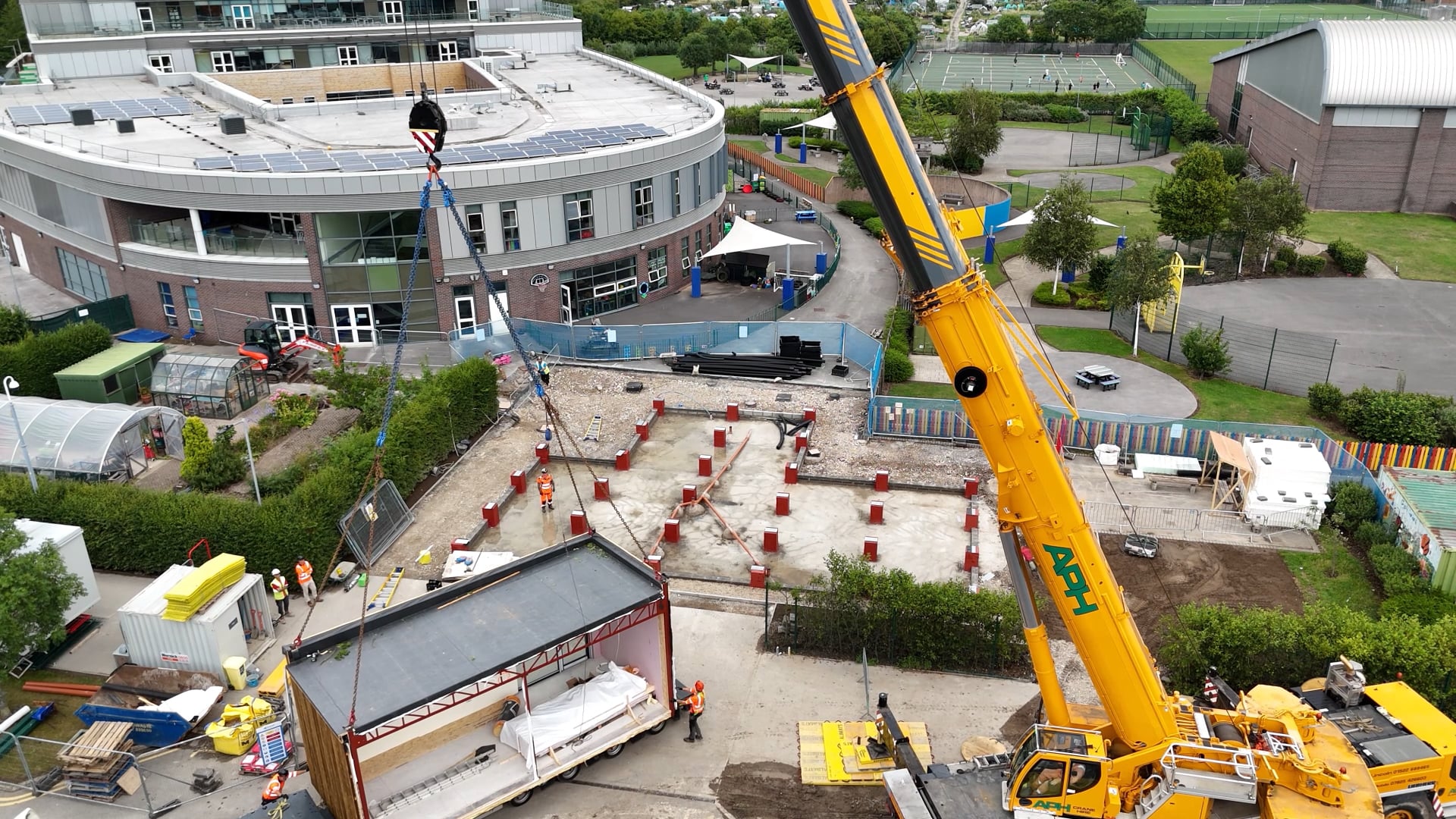 Sewell Construction: Ganton School crane lift