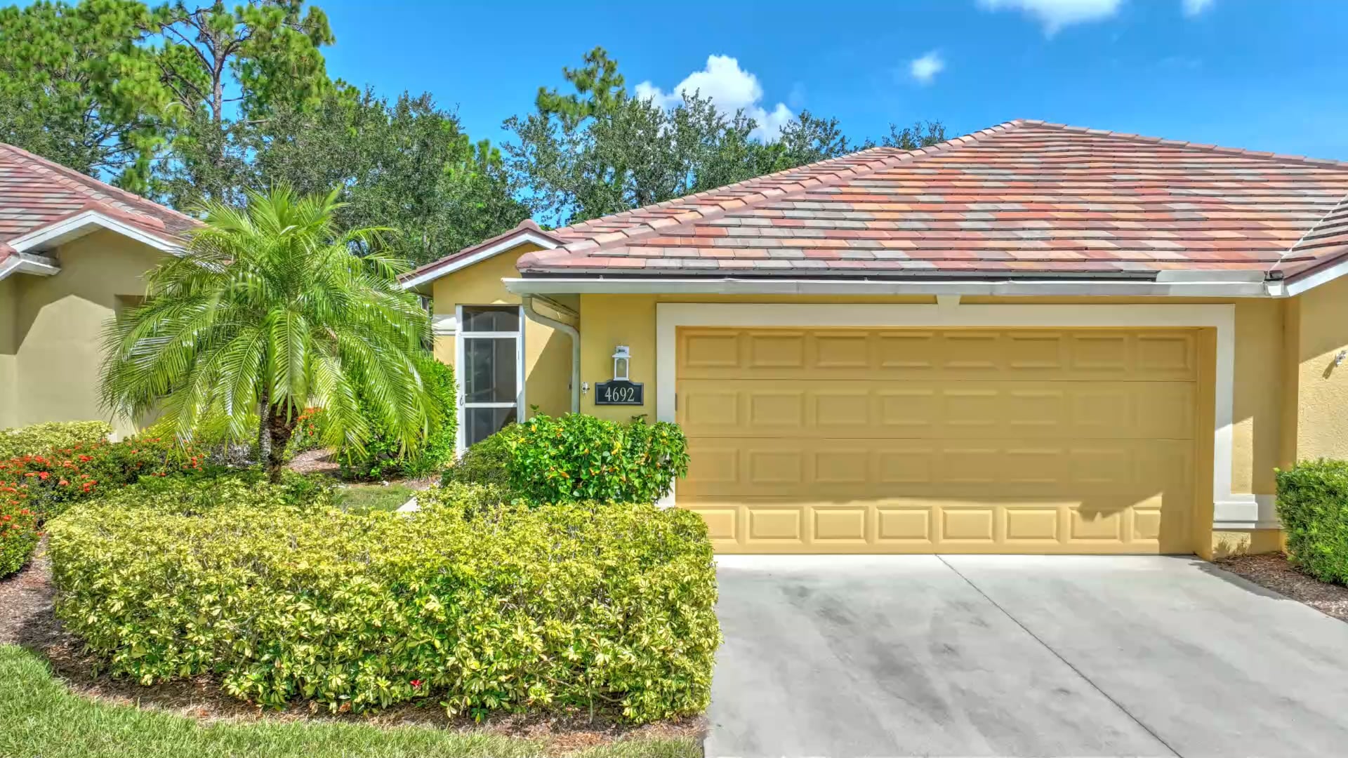 4692 FAIRLOOP RUN LEHIGH ACRES FL